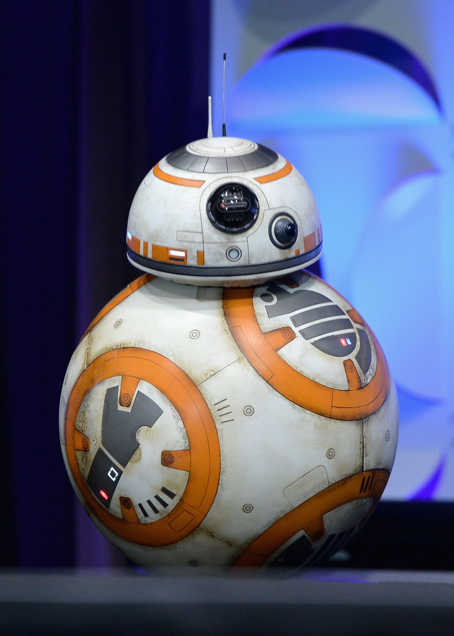 Star Wars Celebration Pictures Feature the Cast, New Droid, and More