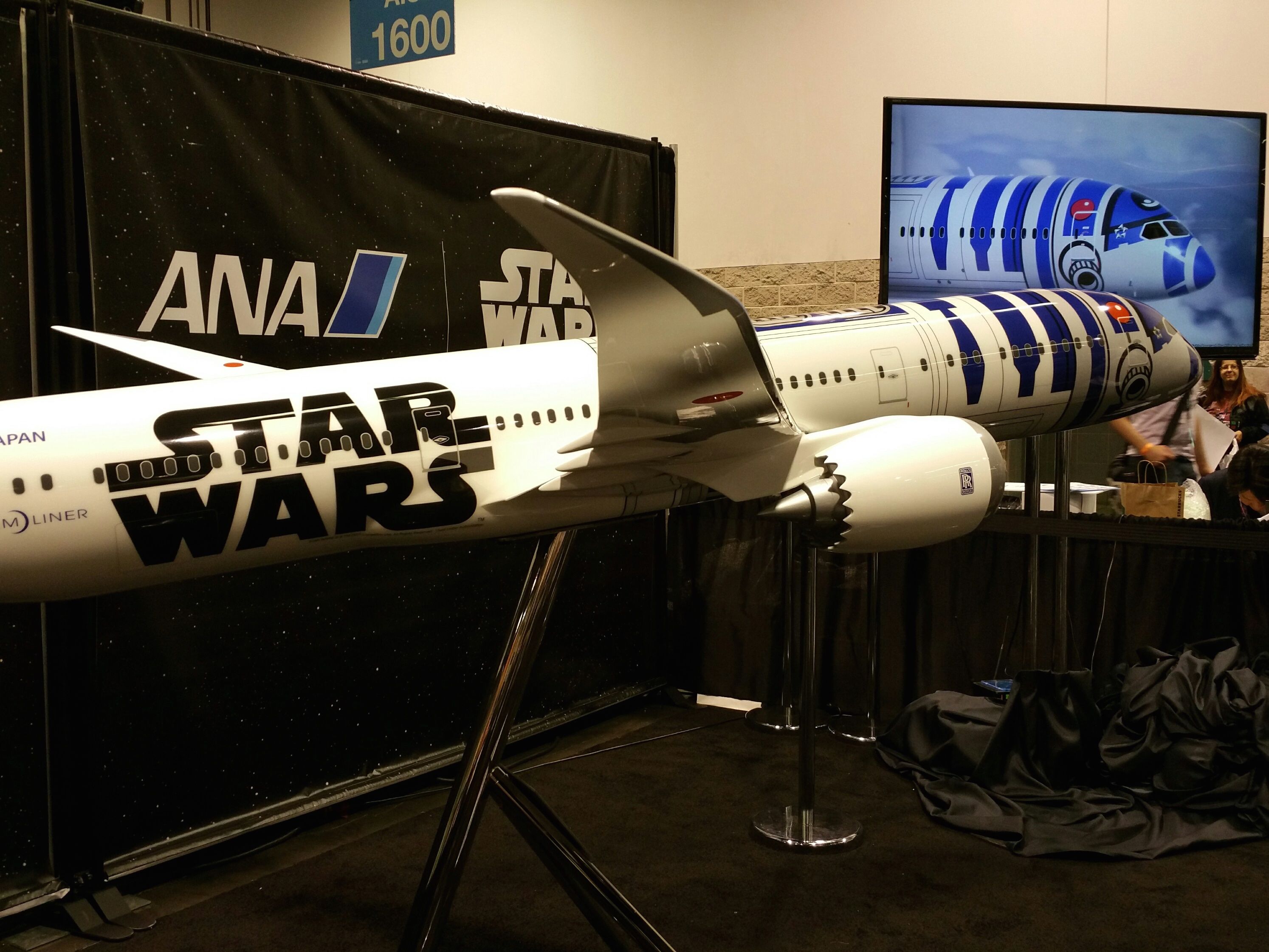 Star Wars Plane Pictures and Video from ANA Airlines