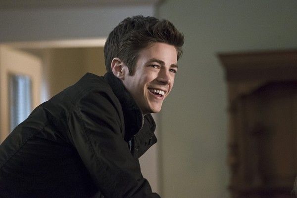 Arrow and Flash Crossover: 30 New Images Tease Reunions