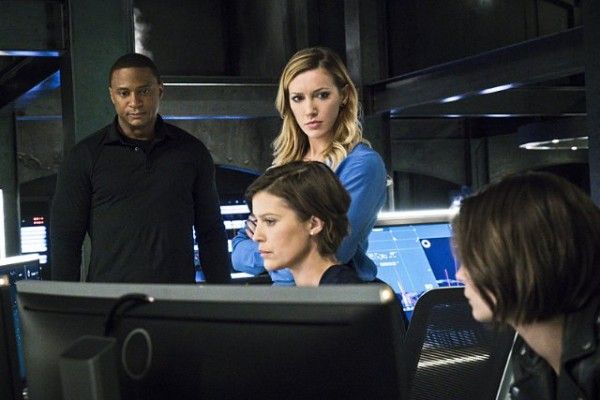 'Arrow' Recap: "A.W.O.L." - Welcome to the Diggle Show!