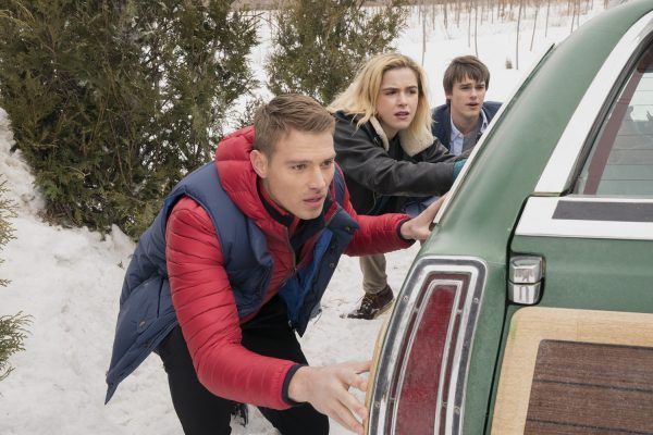 Let It Snow Review: Netflix YA Christmas Movie Is Straight-Up Delightful