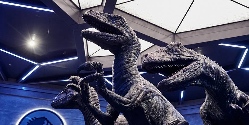 Jurassic World VelociCoaster: 5 Things to Know About the Terrifying New ...