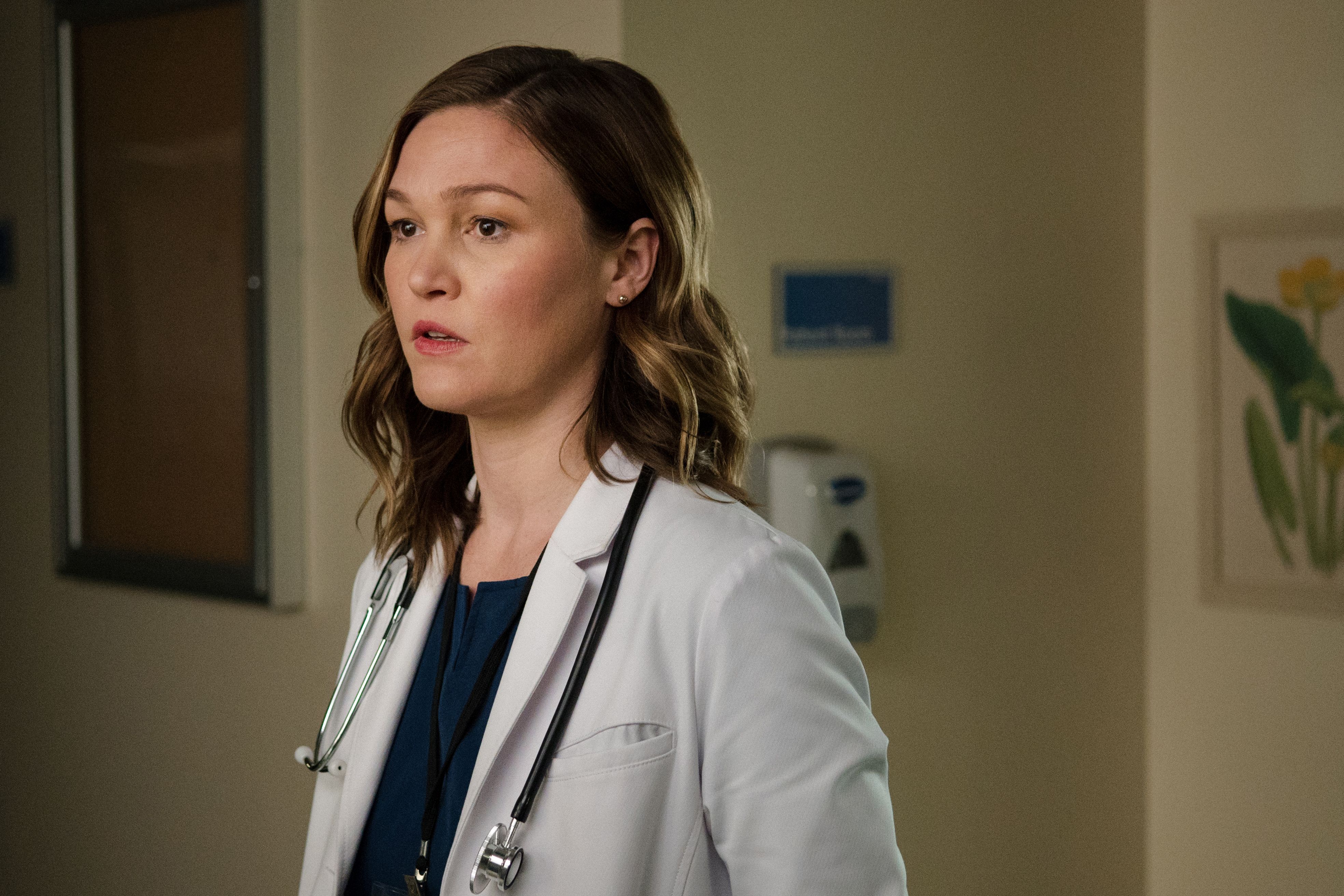 Kelsey Grammer and Julia Stiles on The God Committee, Frasier, and ...