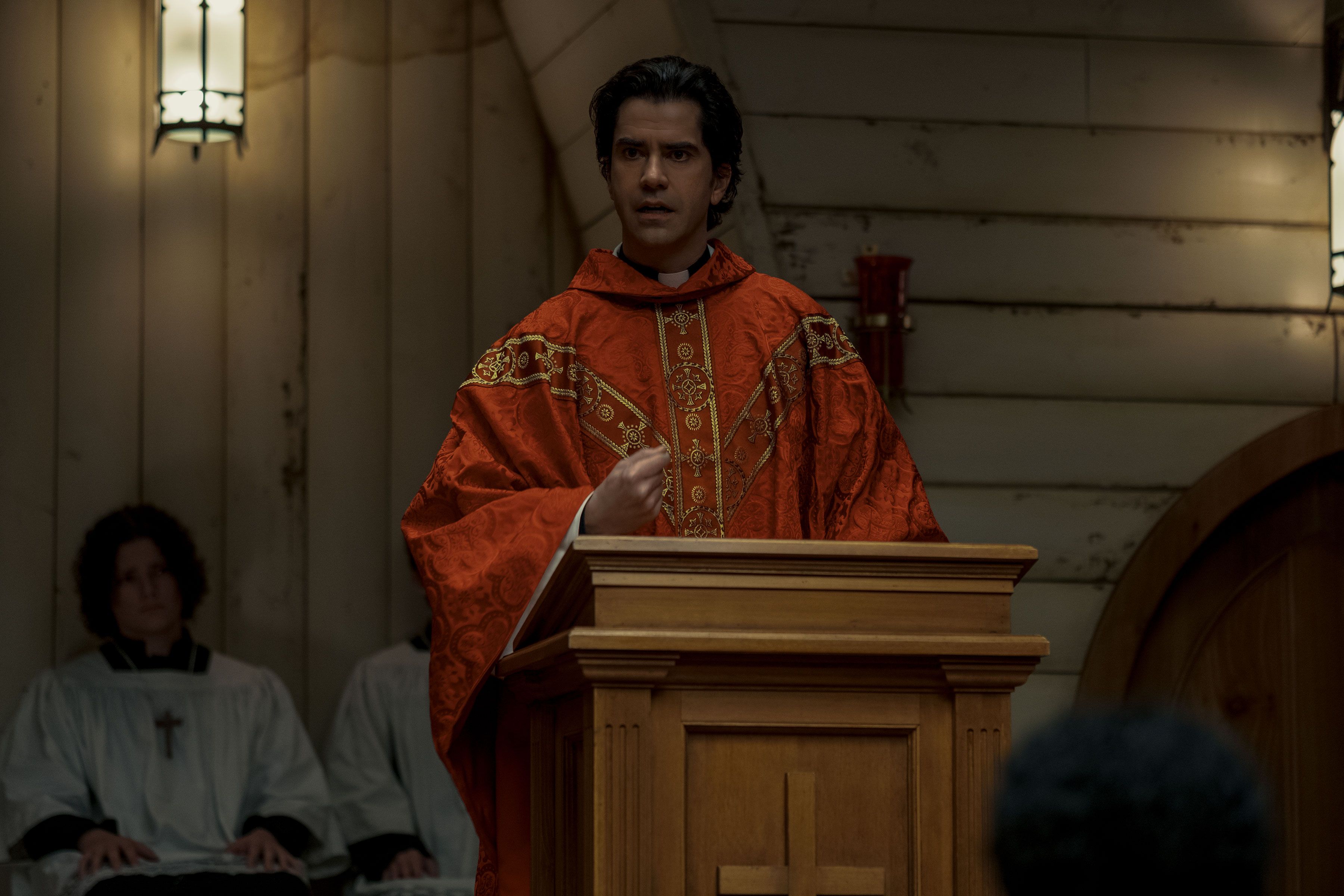 Midnight Mass Explained: Hamish Linklater on His Character's Goal
