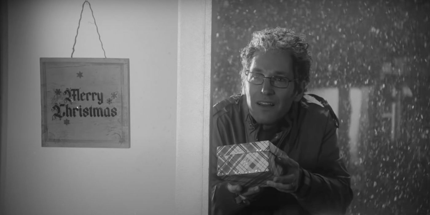 SNL Pays Homage to Christmas Classics in An Evening With Pete Davidson