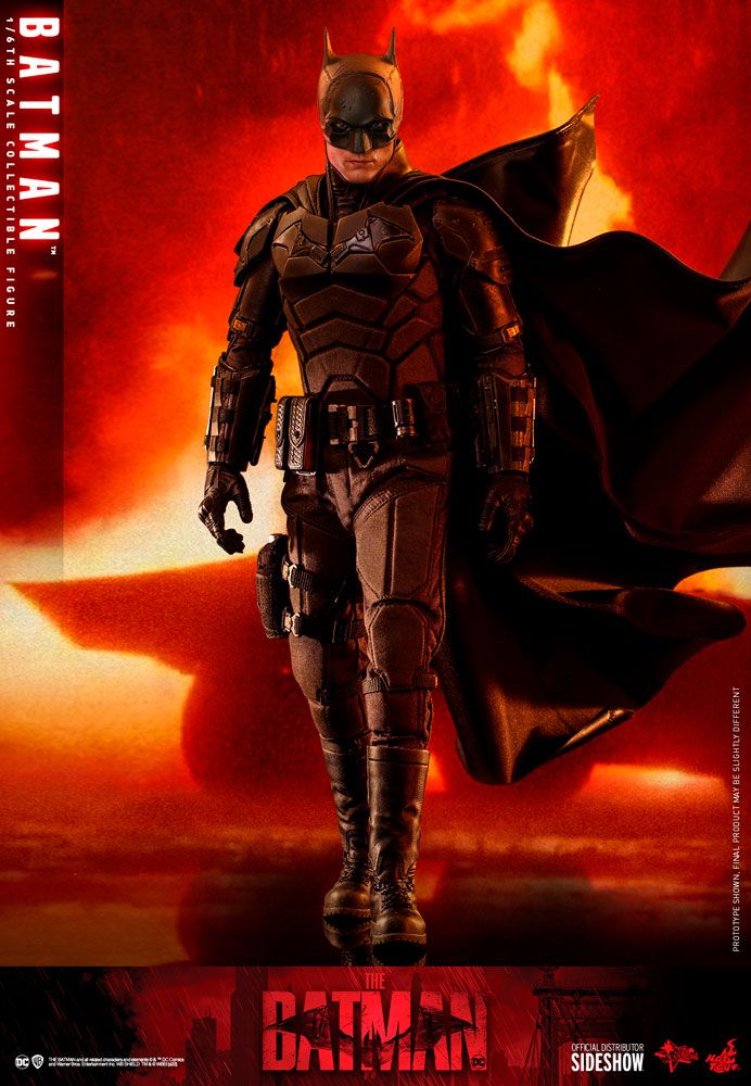 The Batman: Hot Toys Releases a Robert Pattinson Batman & Bat-Signal