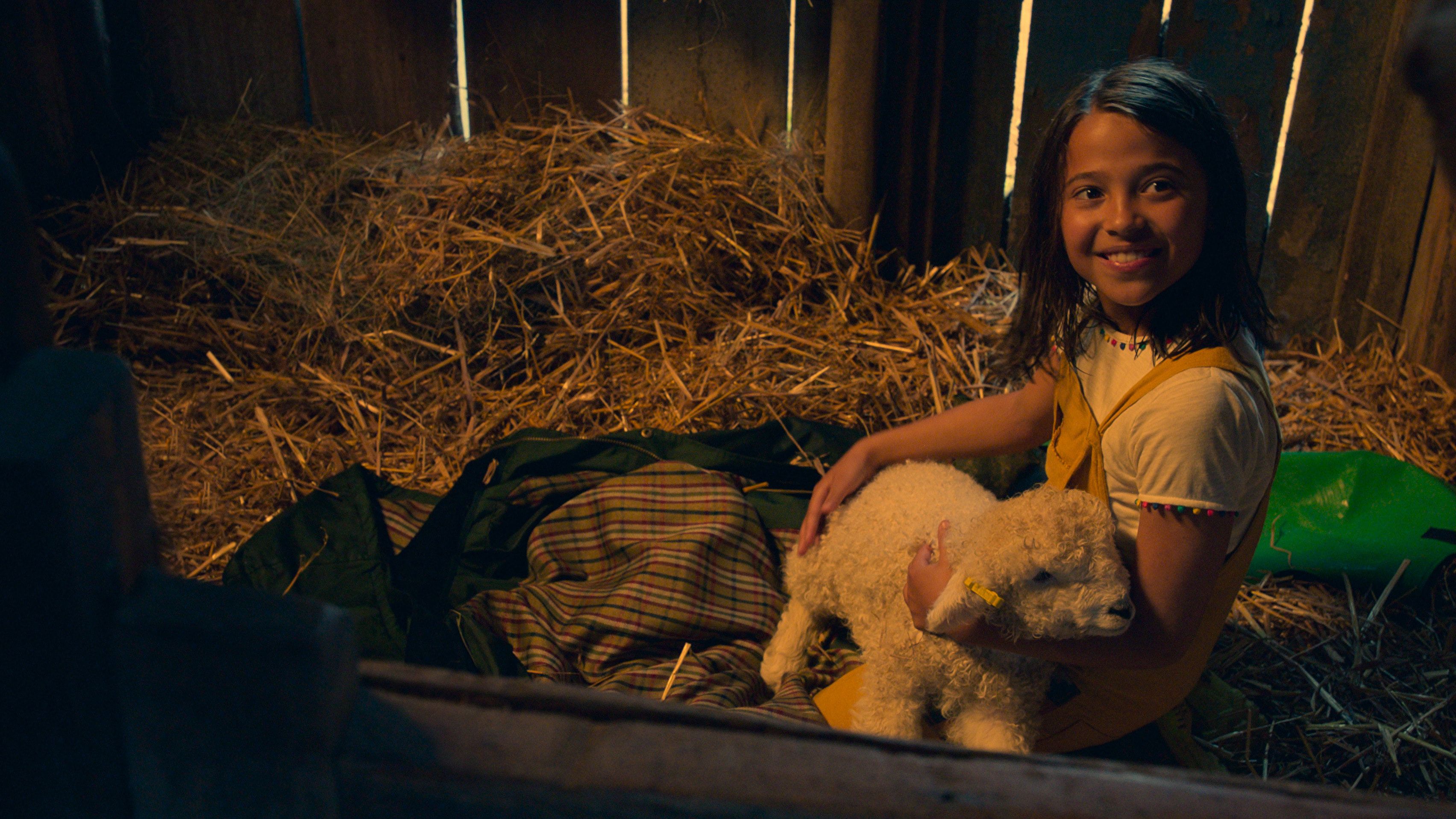 Lovely Little Farm Trailer Takes the Whole Family to the Countryside