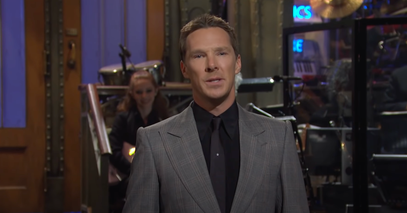SNL: Benedict Cumberbatch Celebrates Moms During His Monologue