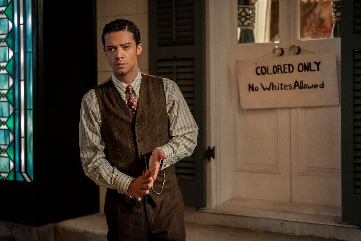 Interview with the Vampire Season 1 Episode 3 Recap: When It Rains, It ...