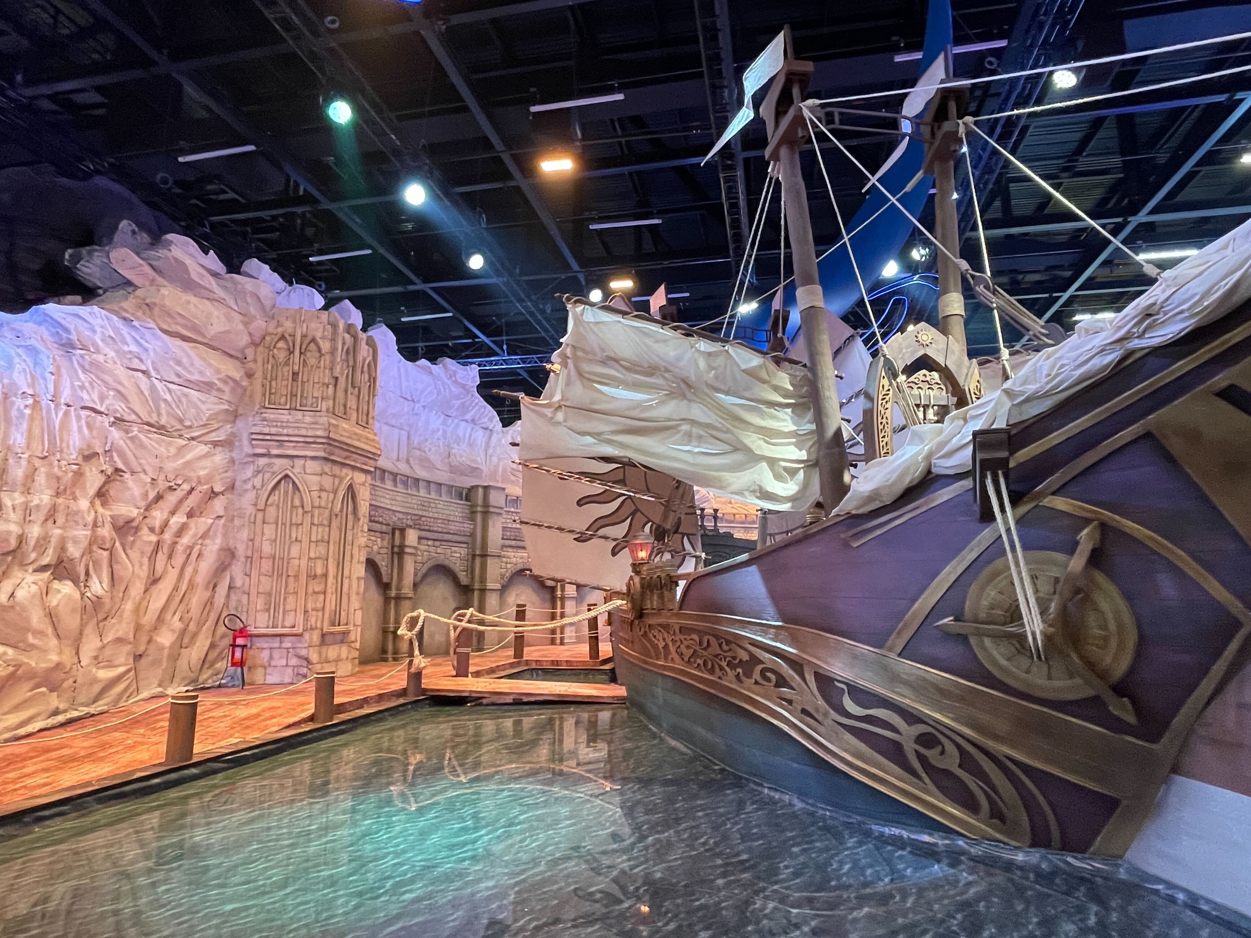 The Rings of Power CCXP Booth Brings Khazad-dûm’s Balrog to Life