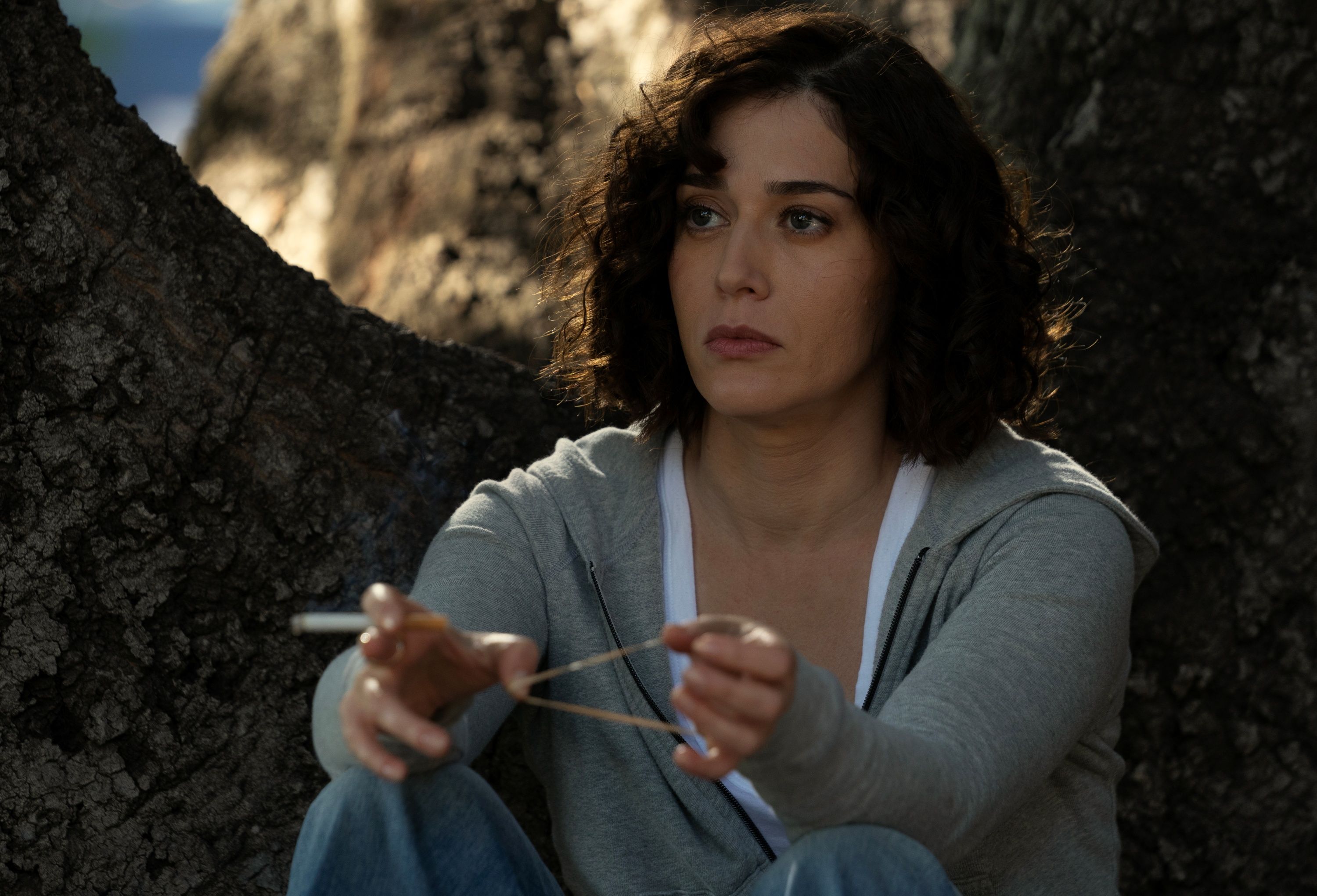 Joshua Jackson And Lizzy Caplan On Fatal Attractions Intense Fight Scene