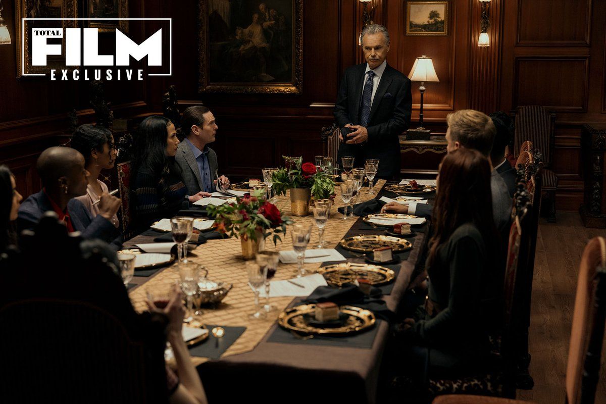'Fall of the House of Usher' Image — Bruce Greenwood Calls a Family Meeting