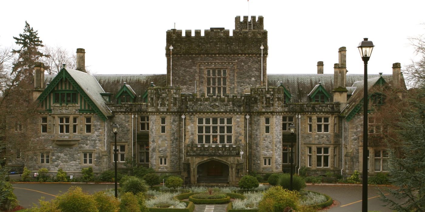 10 Best Fictional Schools, Ranked