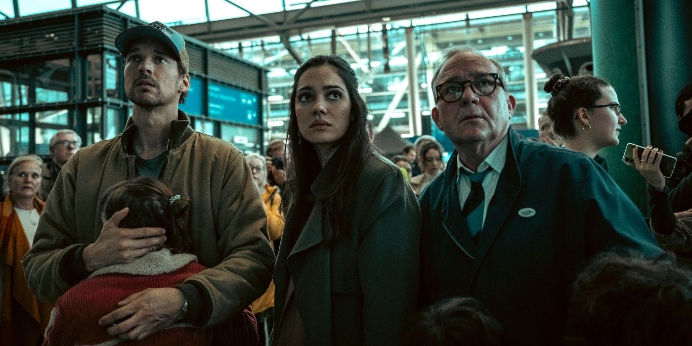 'The Signal' Ending Explained — Do Aliens Finally Arrive?