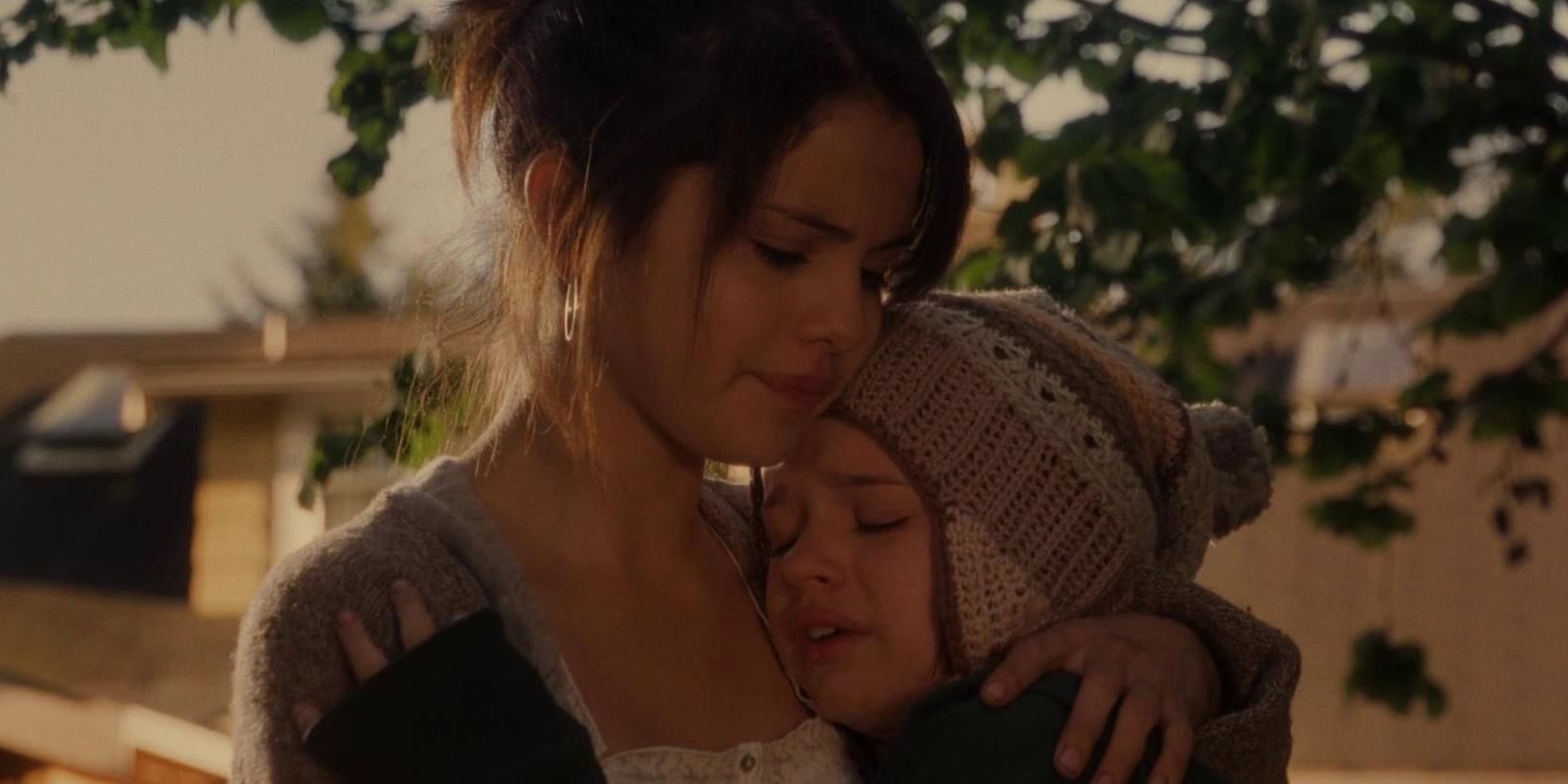 Joey King And Selena Gomez 2014