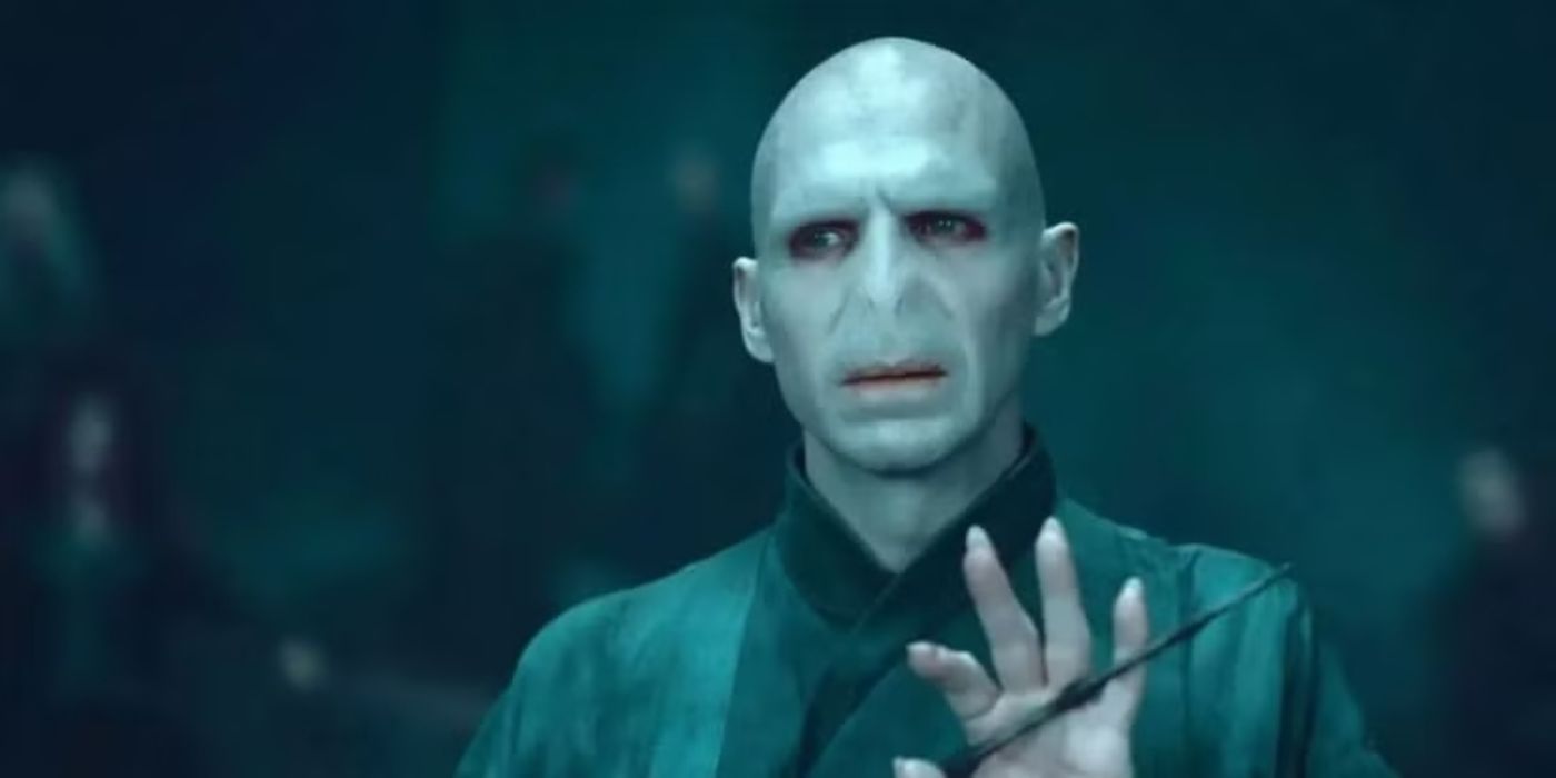 'Harry Potter's Ralph Fiennes Takes Over for the Late Donald Sutherland ...