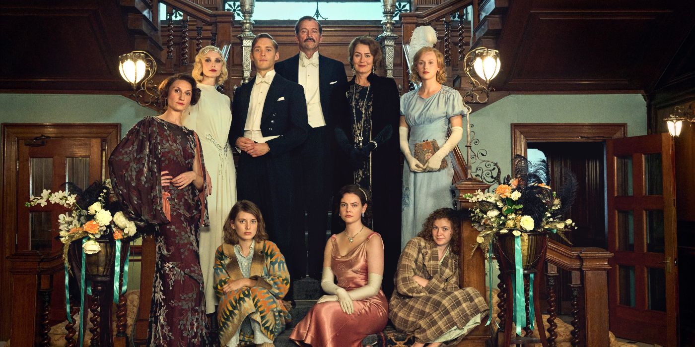 'Bridgerton' Star, 31, Compares Her Netflix Socialite to Her Role in ...