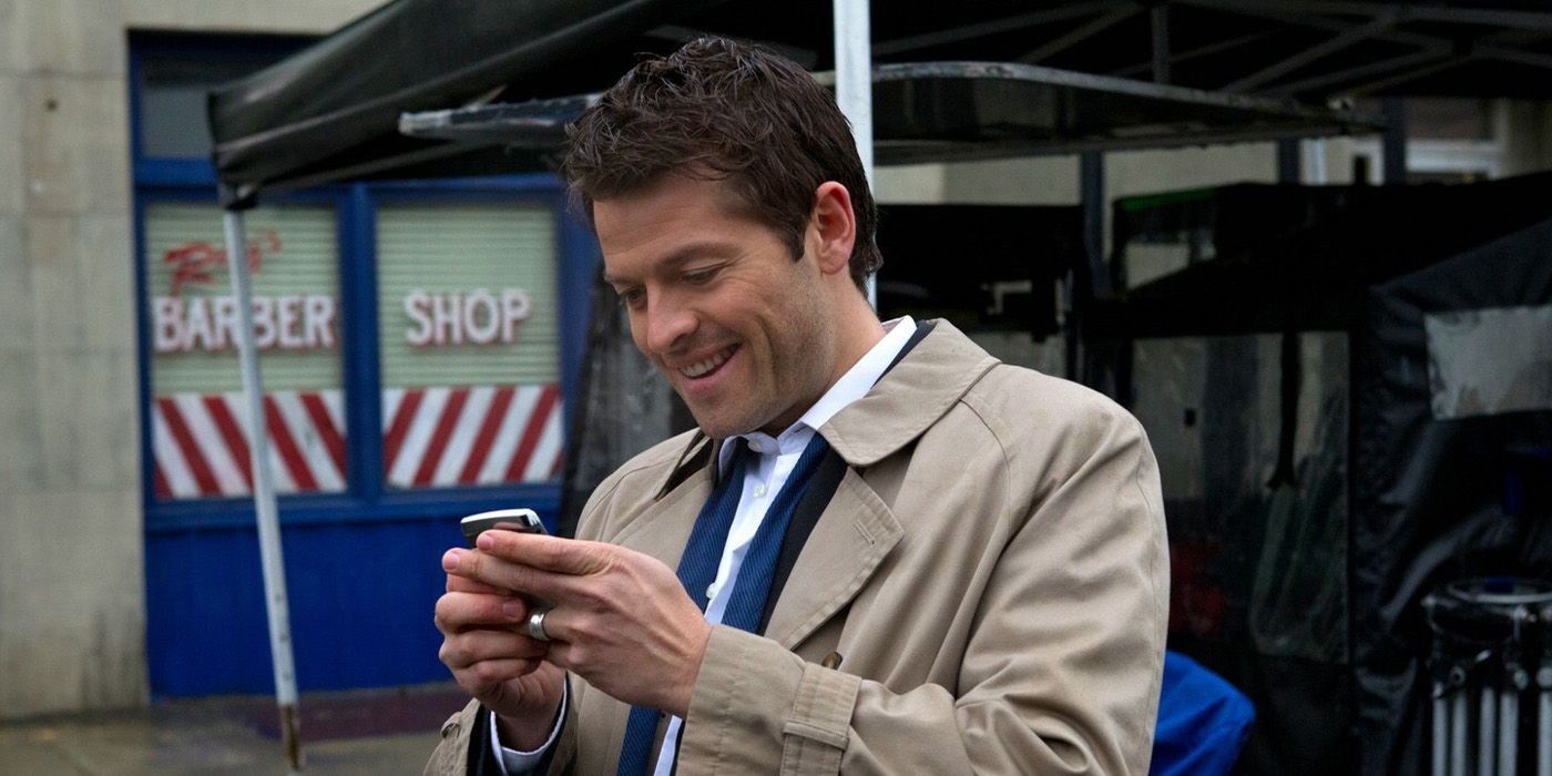 Supergirl Season 2: Lynda Carter Debuts in New Set Image