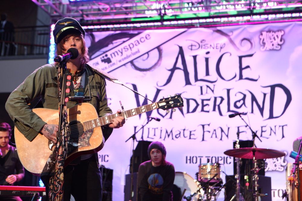 Photos from the ALICE IN WONDERLAND Ultimate Fan Event