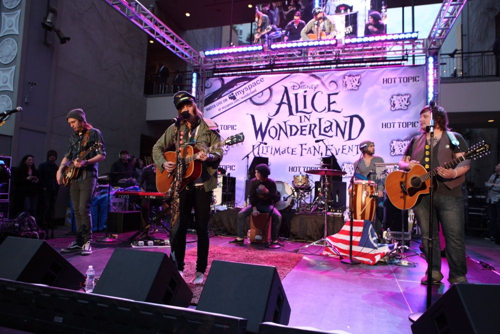 Photos from the ALICE IN WONDERLAND Ultimate Fan Event