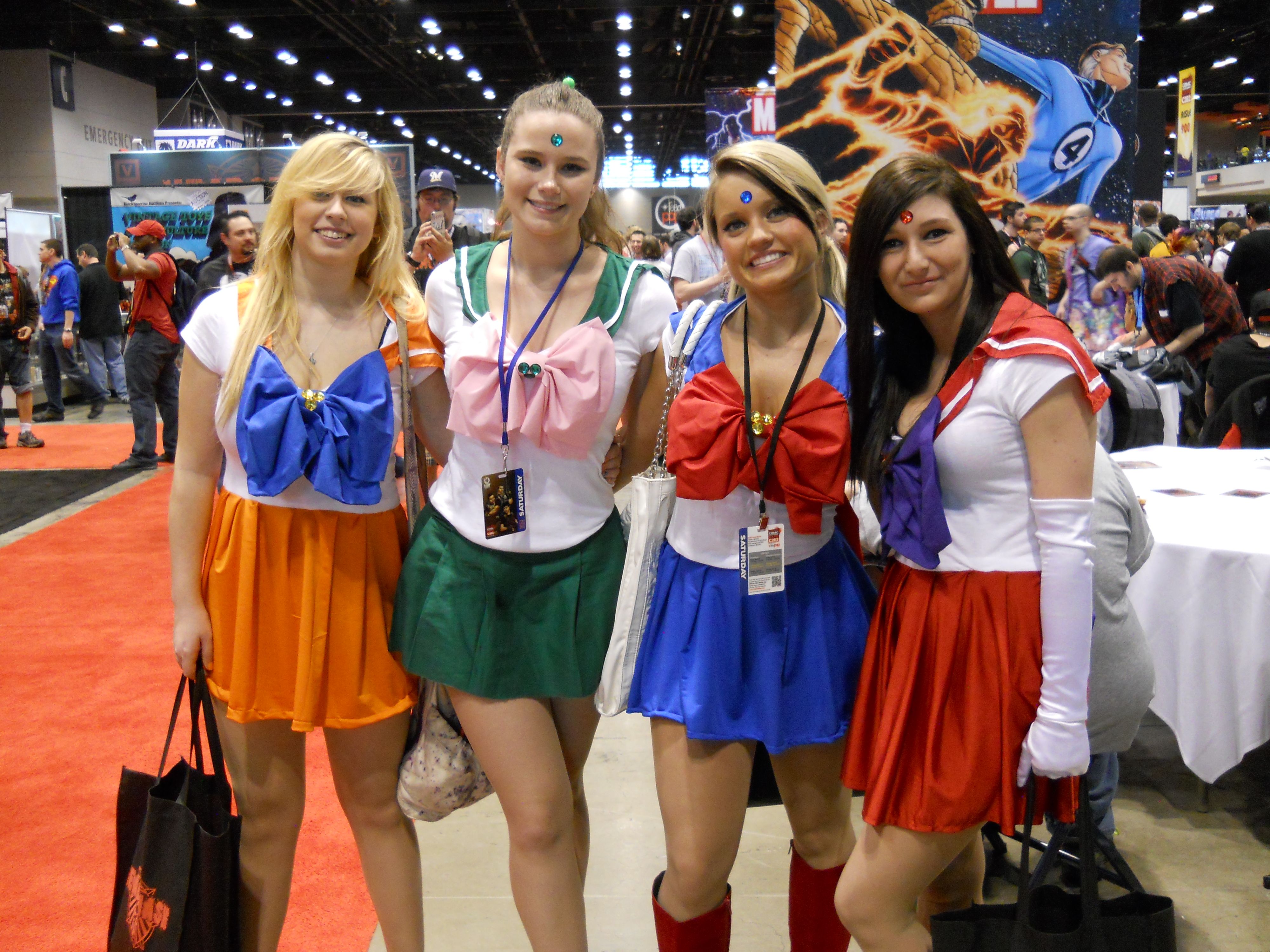 C2E2 2013 Images from the Convention Floor Featuring THE DARK KNIGHT ...