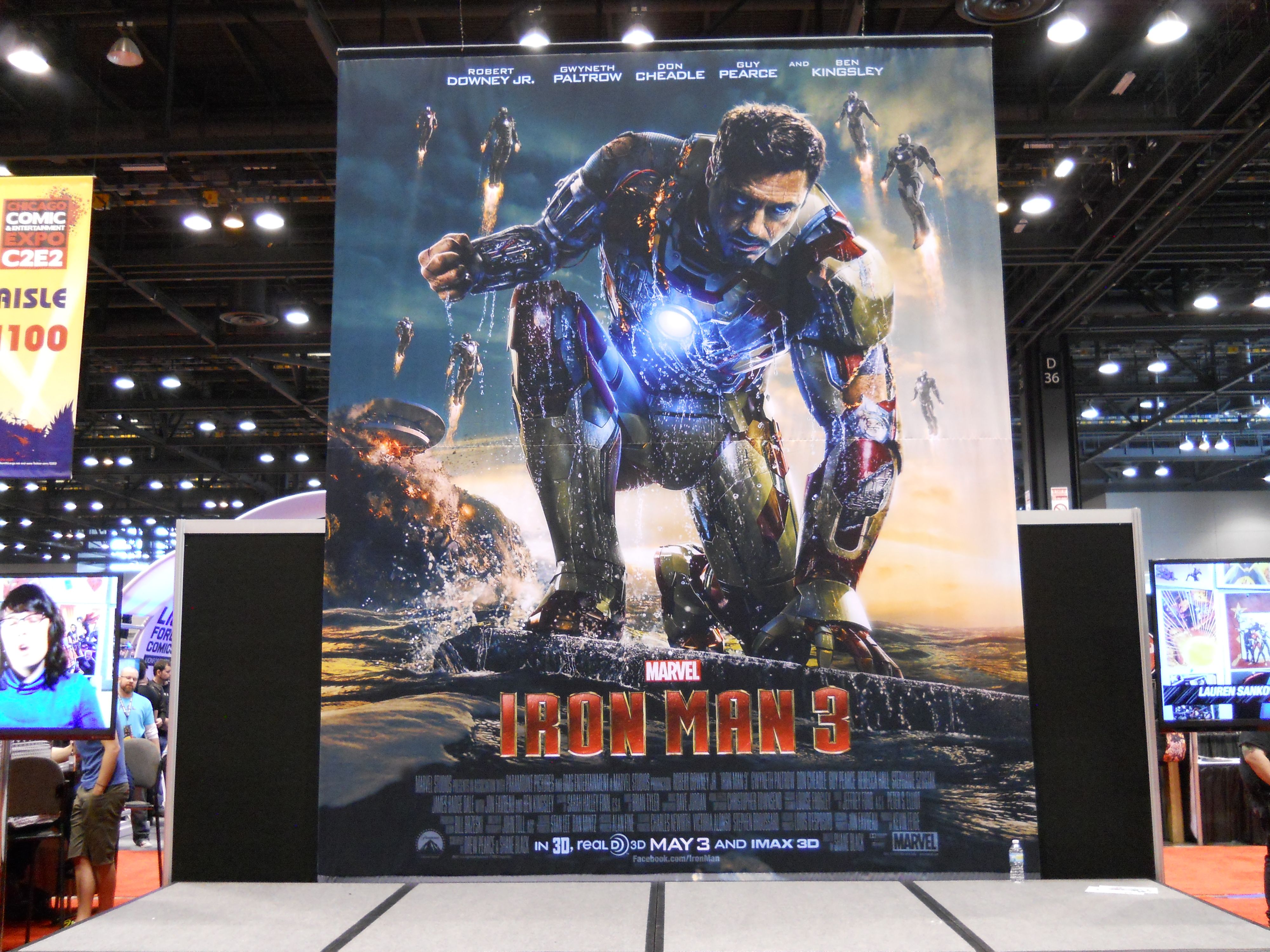 C2E2 2013 Images from the Convention Floor Featuring THE DARK KNIGHT ...