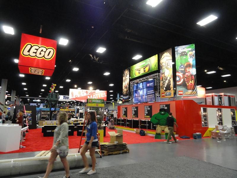 Comic Con Images of the Convention Floor Including IRON MAN 3, THE ...