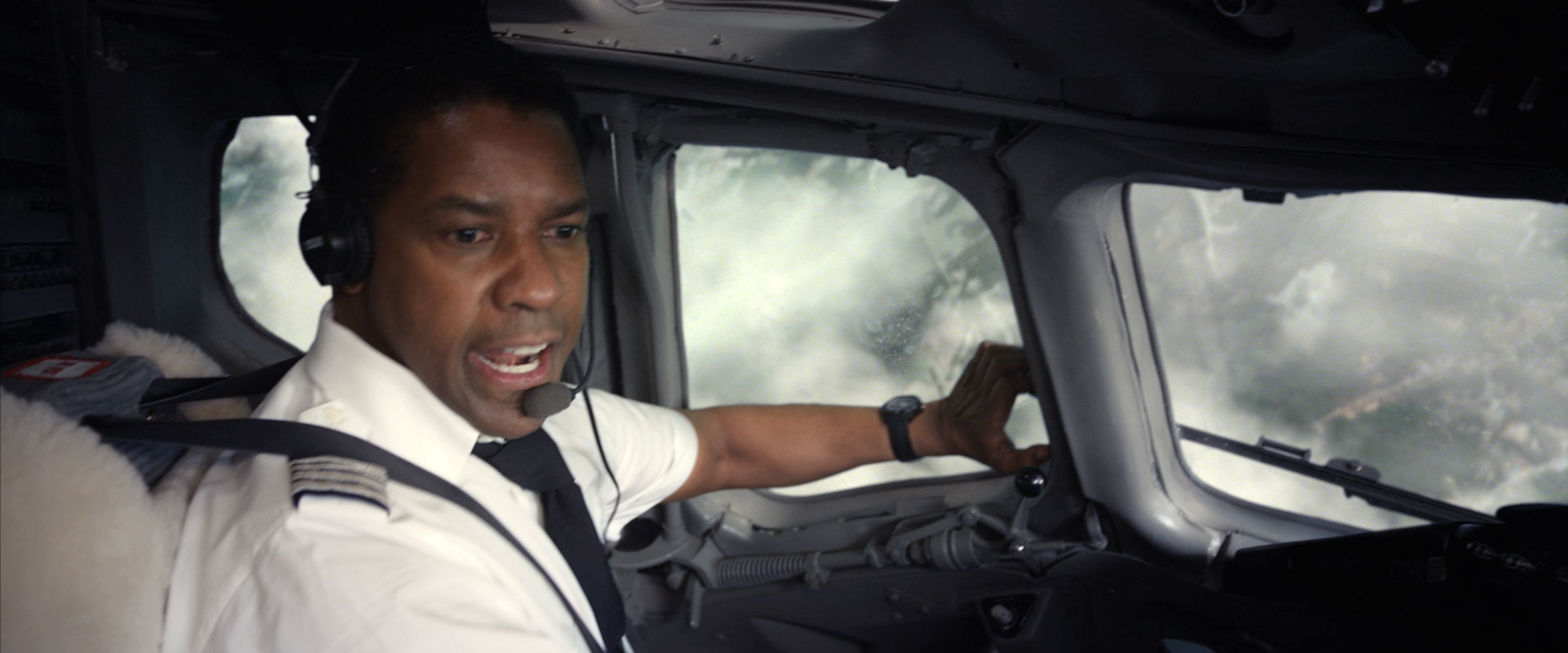 FLIGHT Images Featuring Denzel Washington, Don Cheadle, and John Goodman