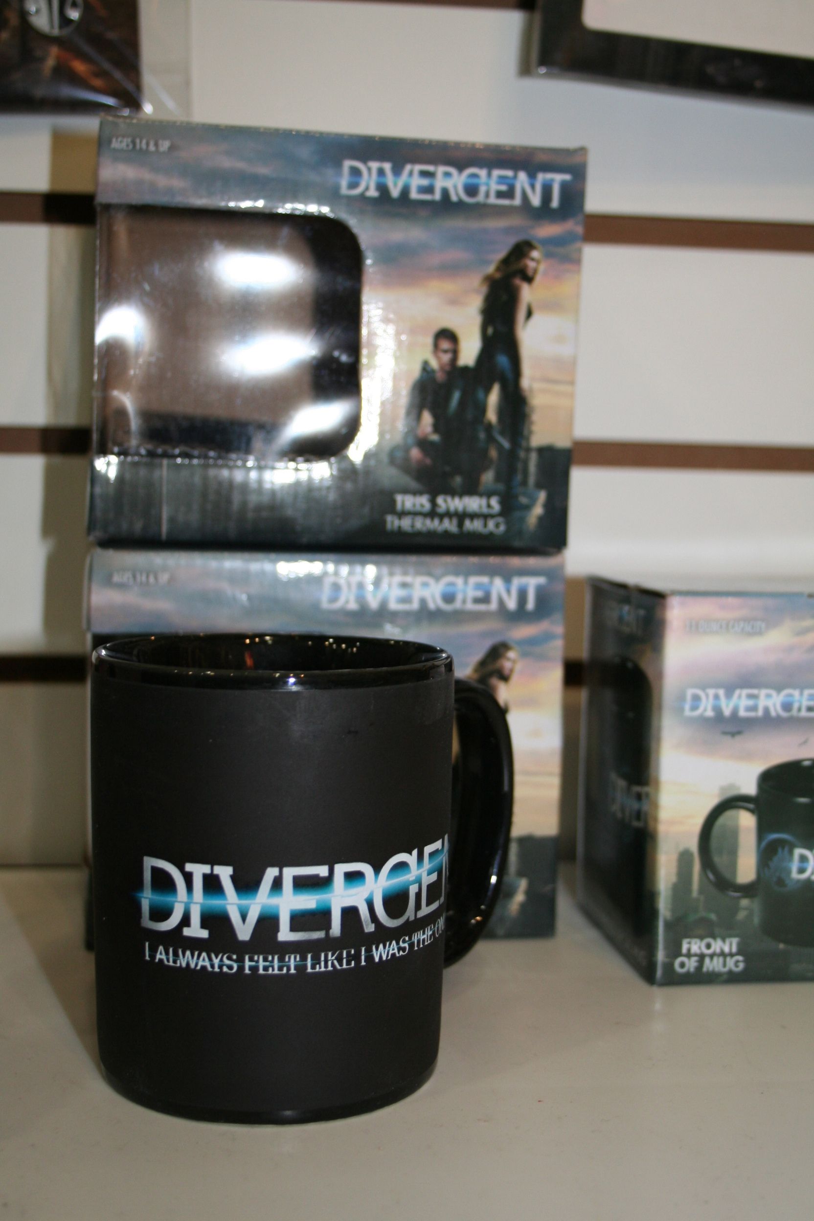 Pictures of the NECA Toys/Action Figures for DIVERGENT, PACIFIC RIM ...