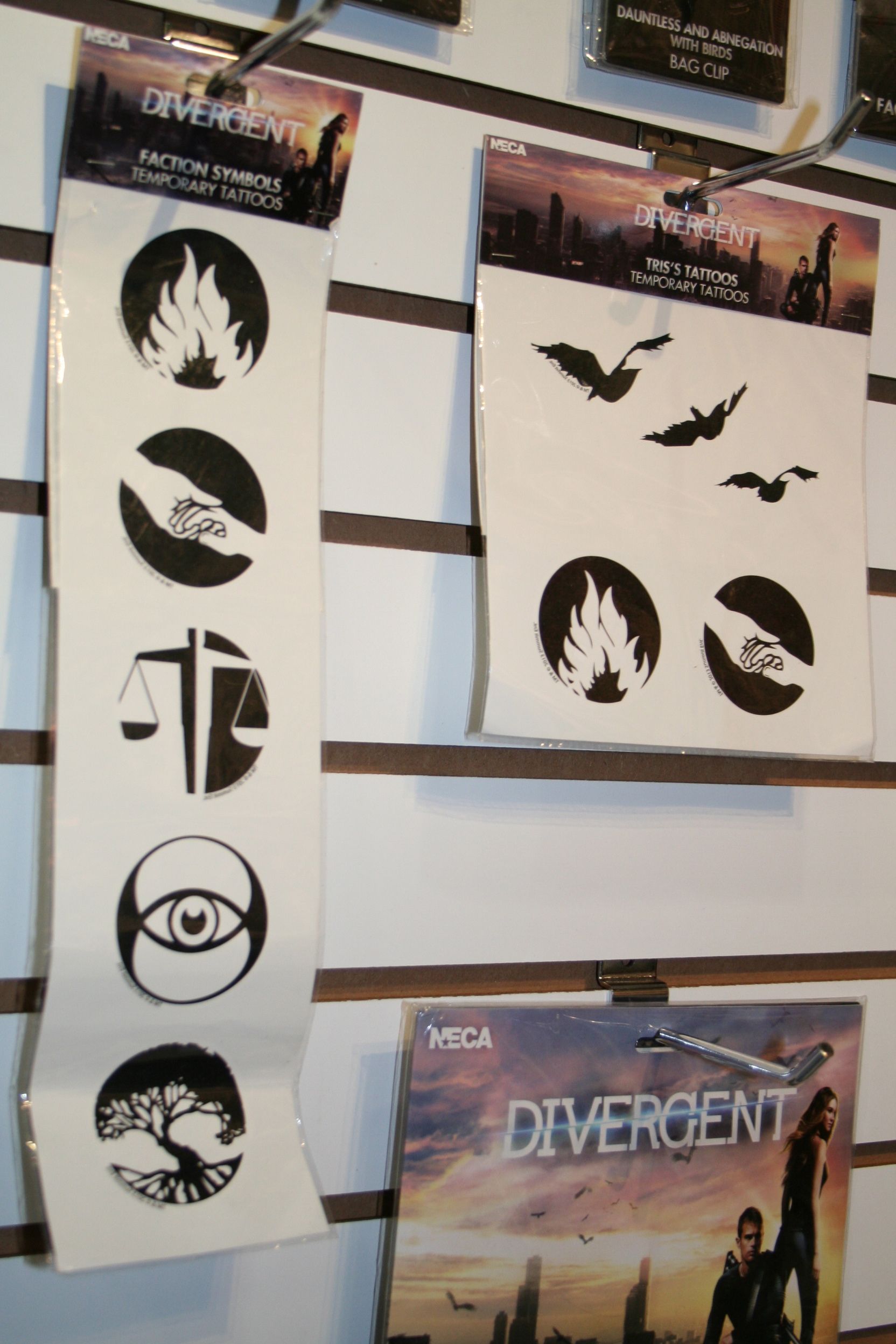 Pictures of the NECA Toys/Action Figures for DIVERGENT, PACIFIC RIM ...