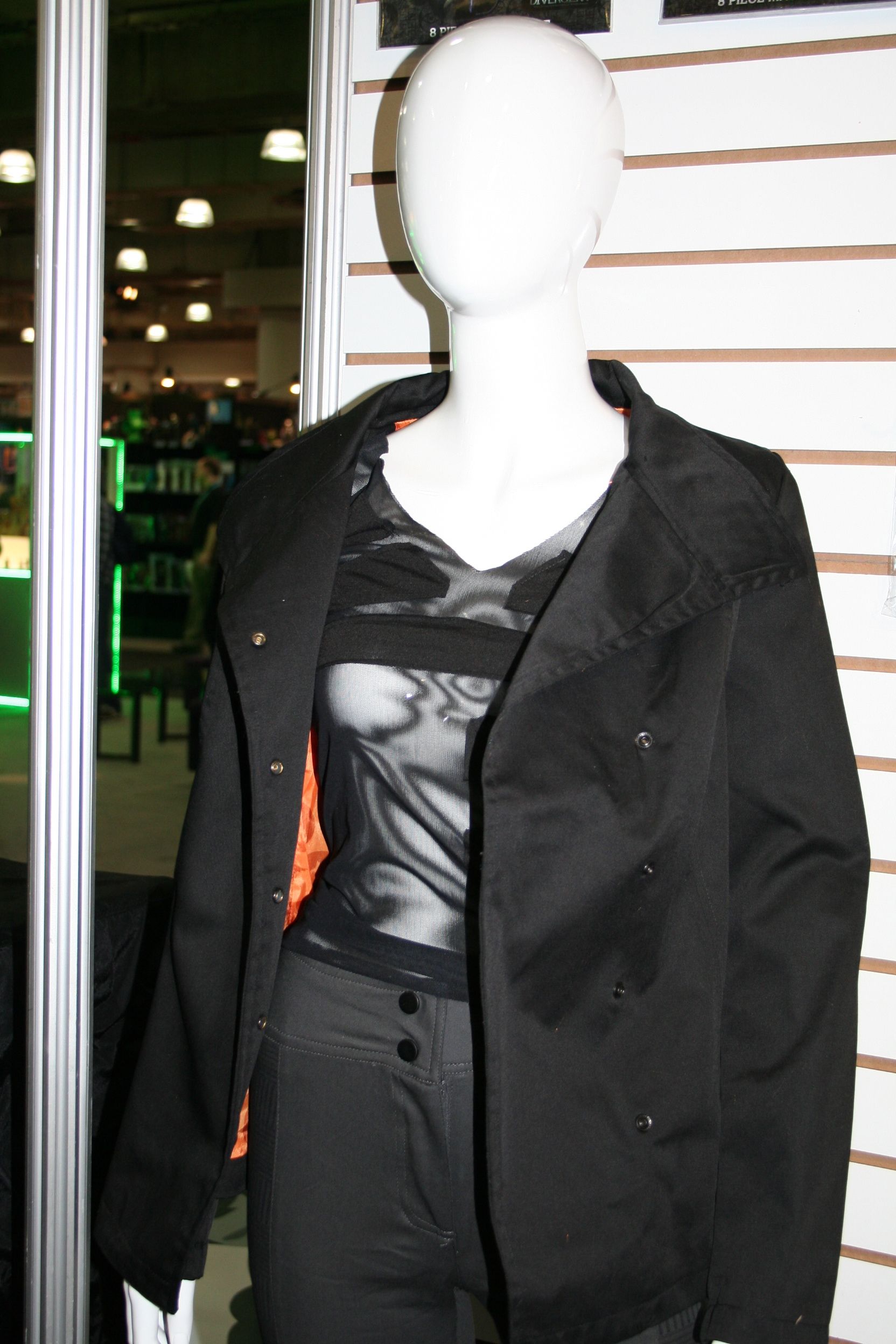 Pictures of the NECA Toys/Action Figures for DIVERGENT, PACIFIC RIM ...