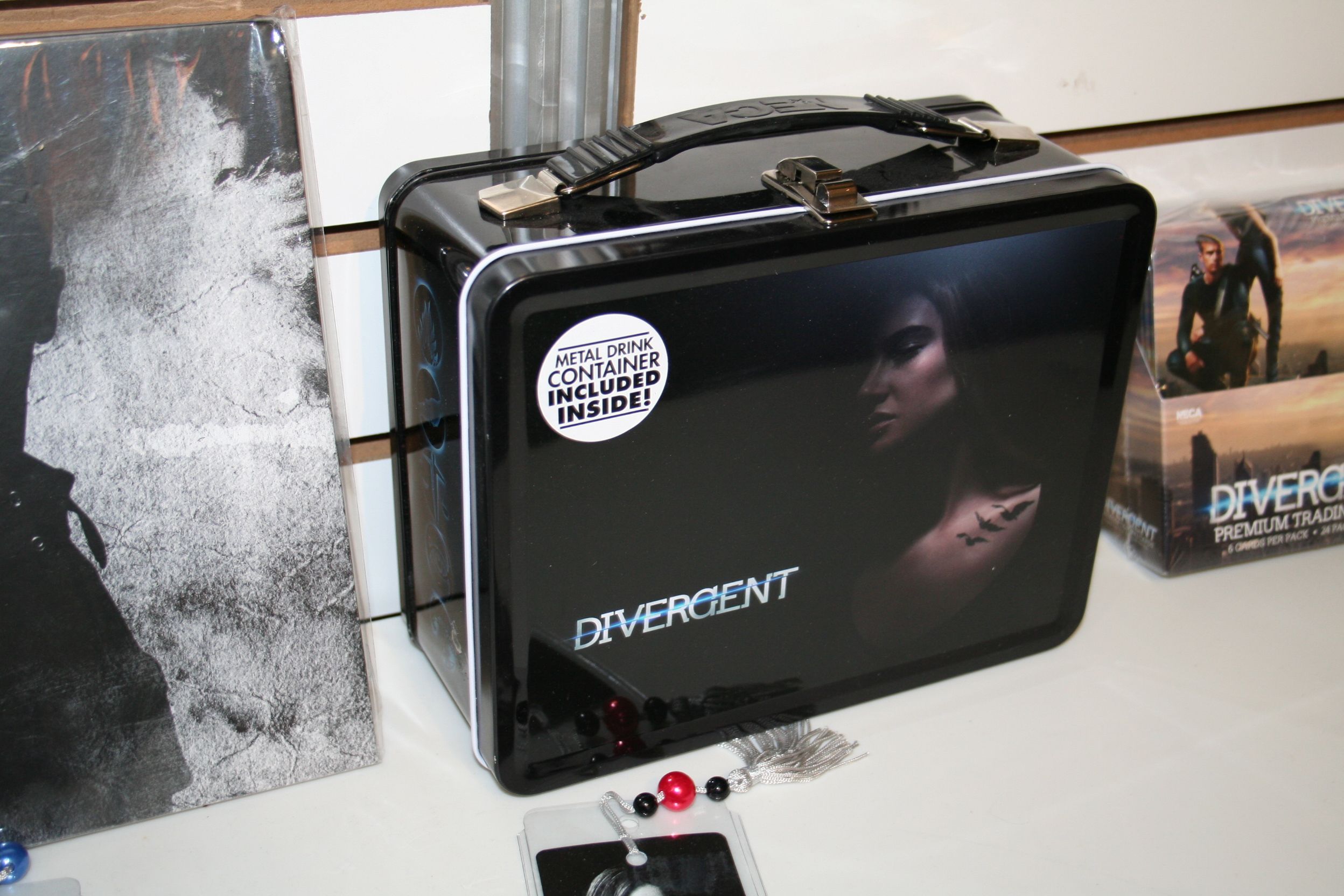 Pictures of the NECA Toys/Action Figures for DIVERGENT, PACIFIC RIM ...