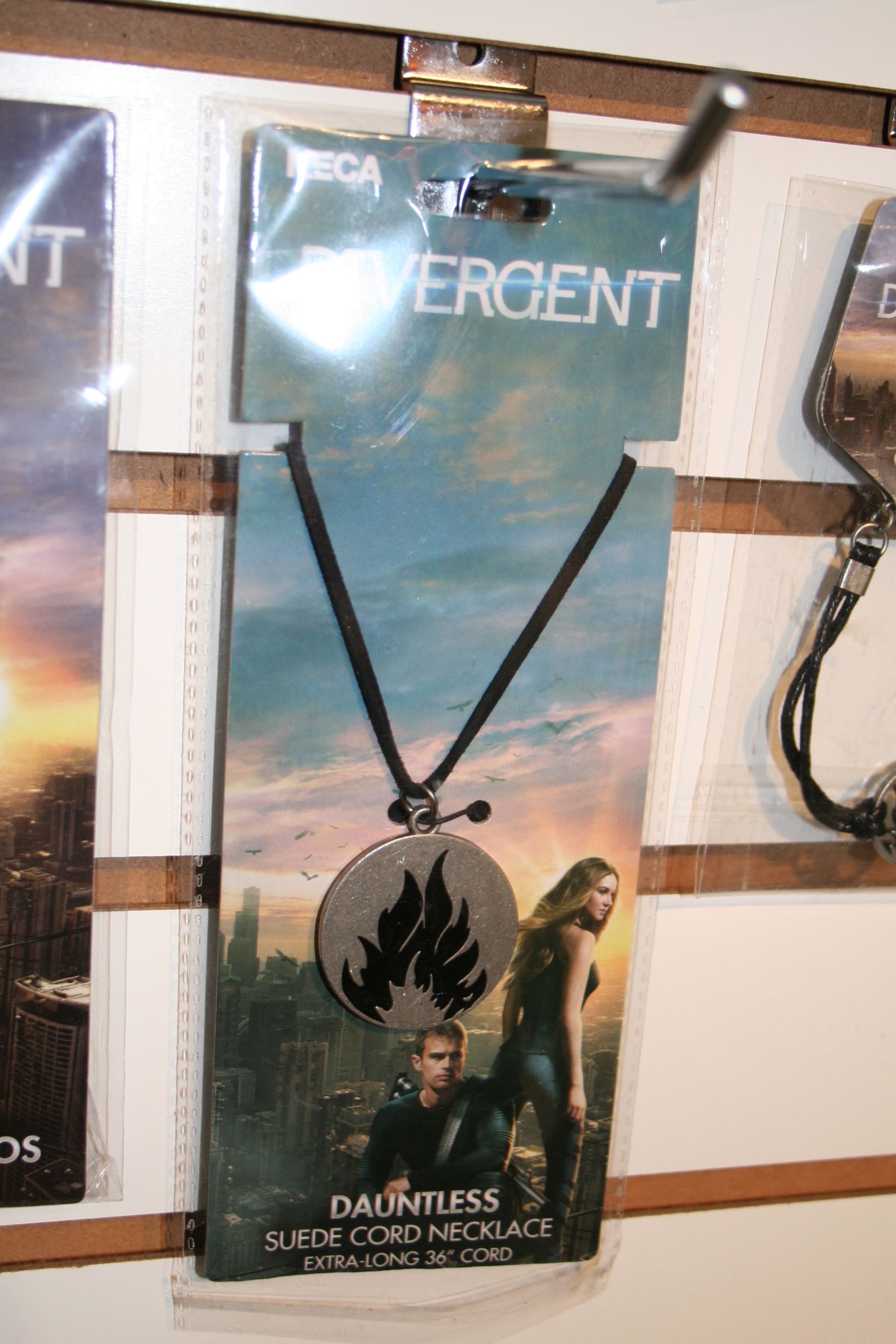 Pictures of the NECA Toys/Action Figures for DIVERGENT, PACIFIC RIM ...