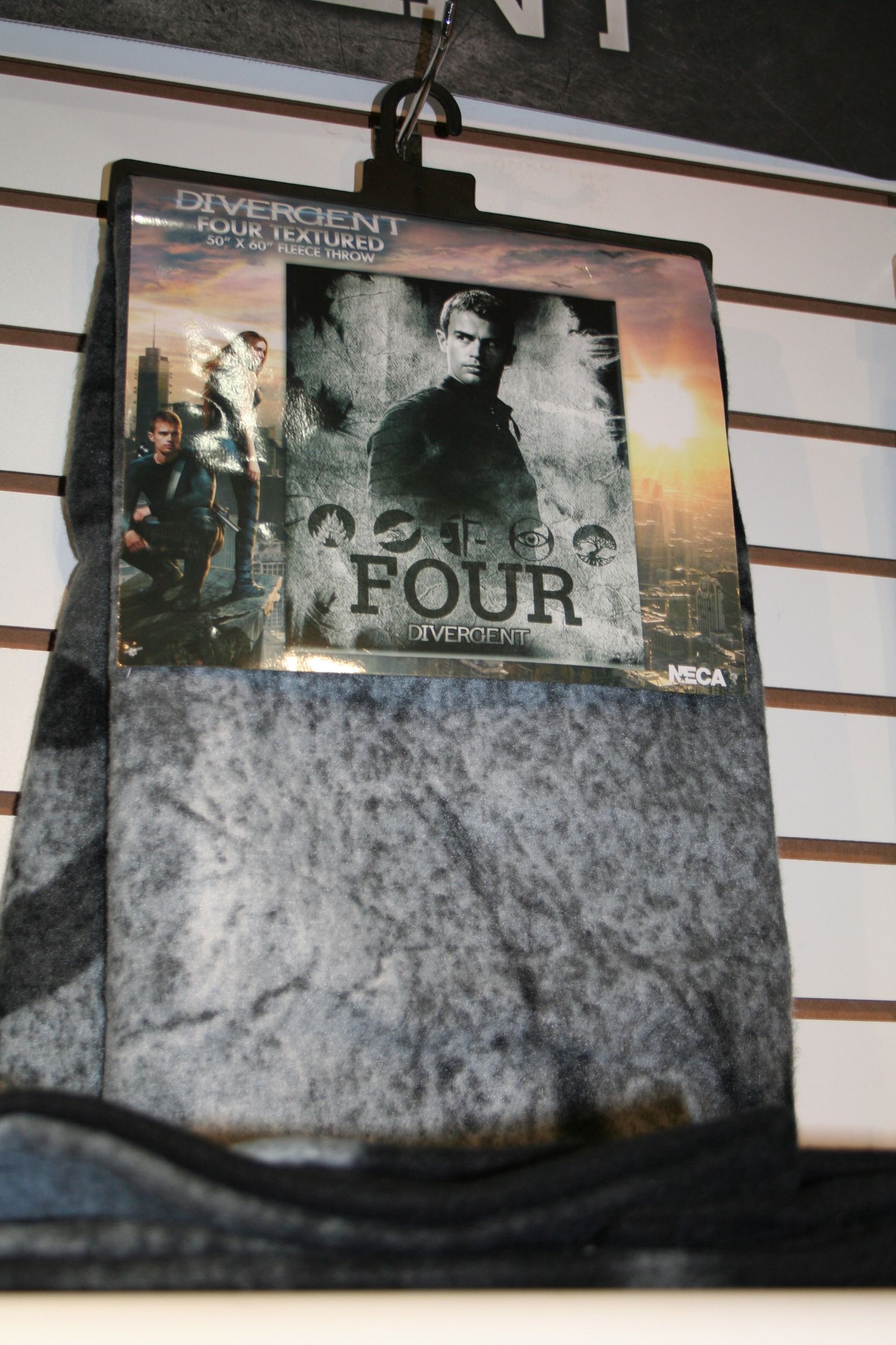 Pictures of the NECA Toys/Action Figures for DIVERGENT, PACIFIC RIM ...