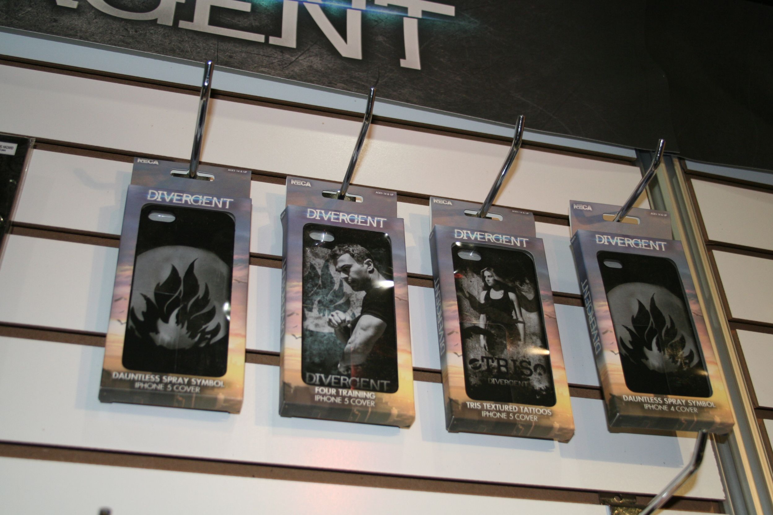 Pictures of the NECA Toys/Action Figures for DIVERGENT, PACIFIC RIM ...