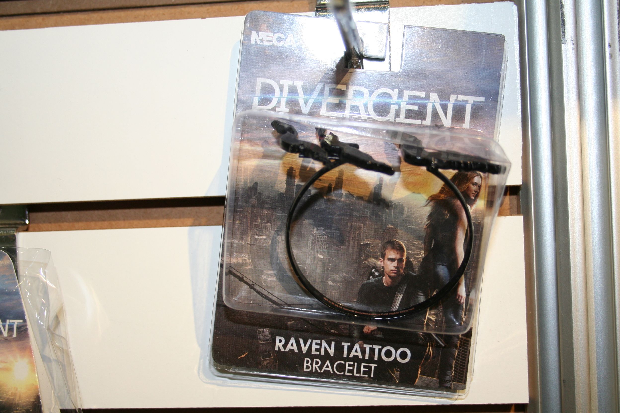 Pictures of the NECA Toys/Action Figures for DIVERGENT, PACIFIC RIM ...