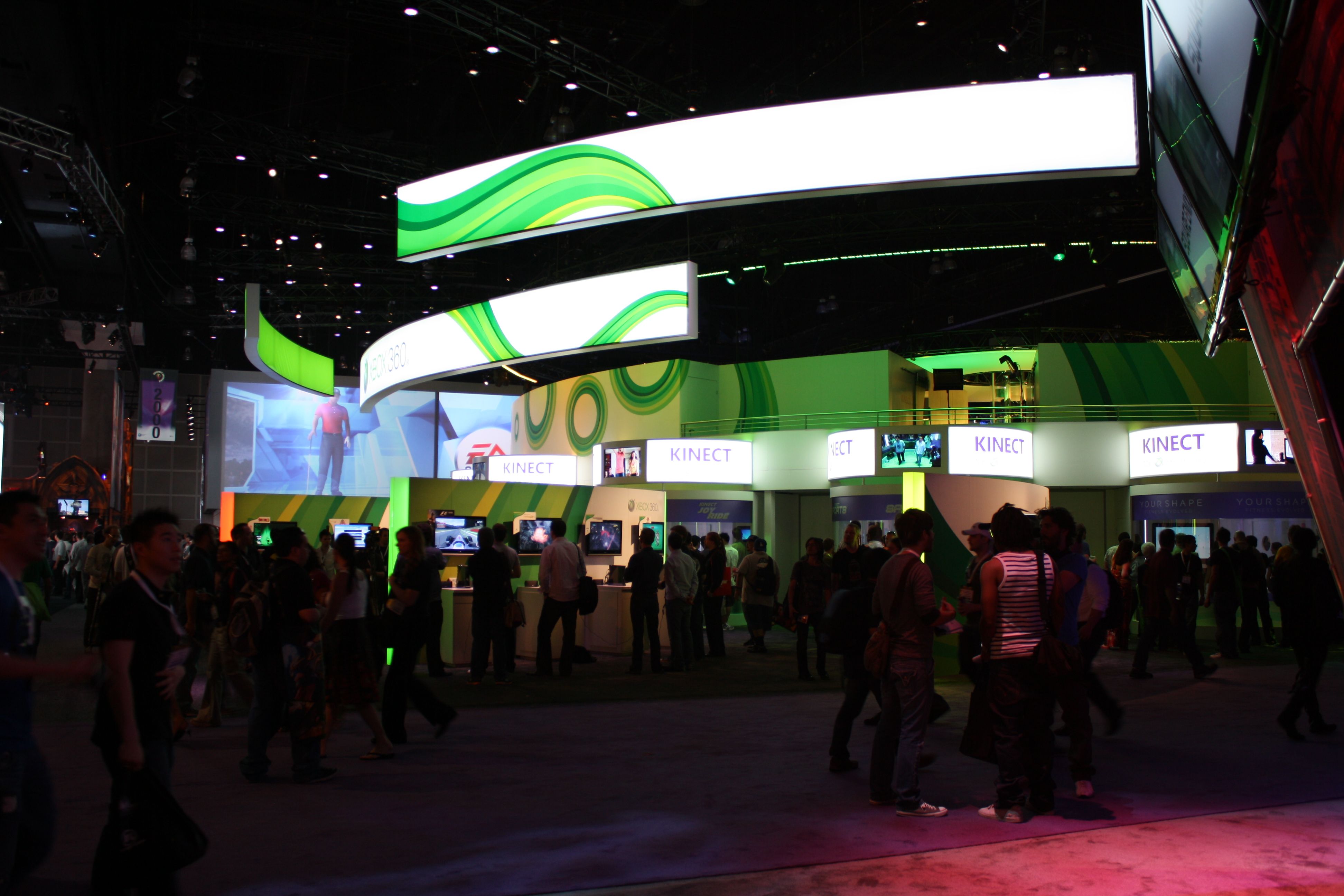E3 2010 Images Booth Babes, TRON Controllers, and Nintendo, Sony, Xbox ...