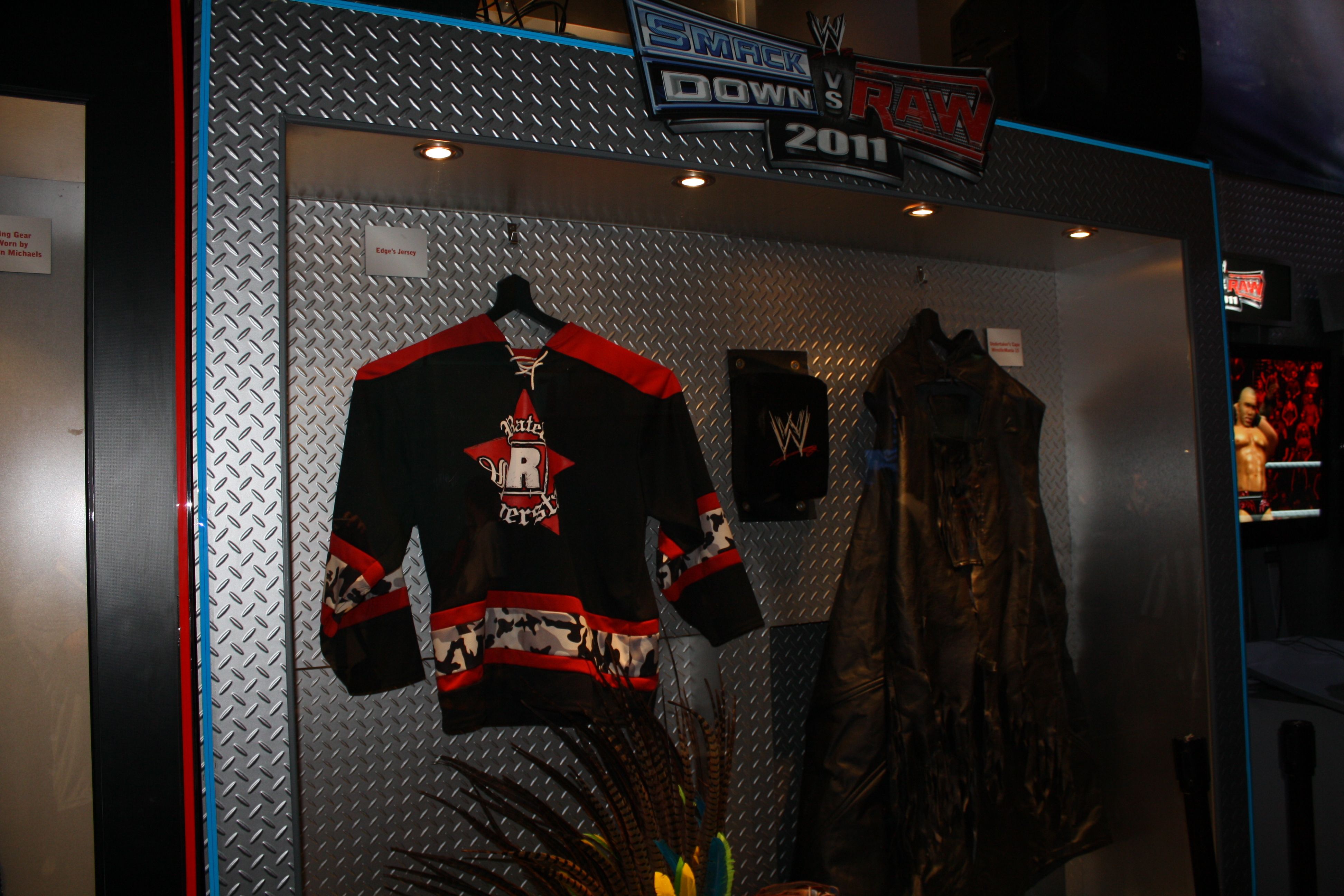 E3 2010 Images Booth Babes, TRON Controllers, and Nintendo, Sony, Xbox ...