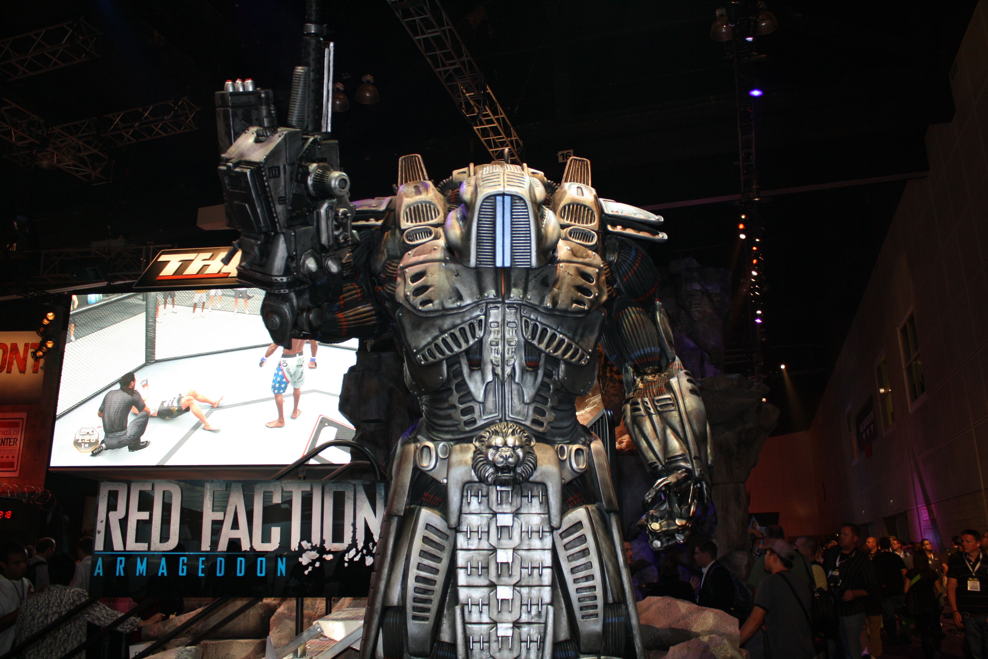 E3 2010 Images Booth Babes, TRON Controllers, and Nintendo, Sony, Xbox ...