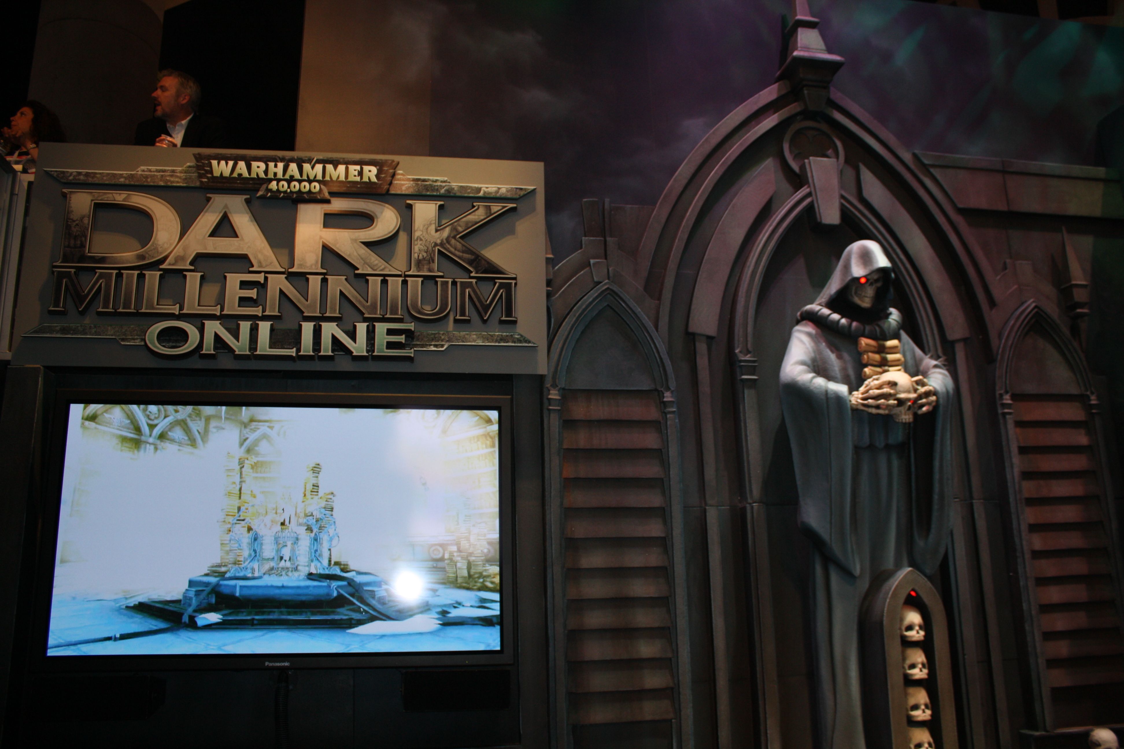 E3 2010 Images Booth Babes, TRON Controllers, and Nintendo, Sony, Xbox ...