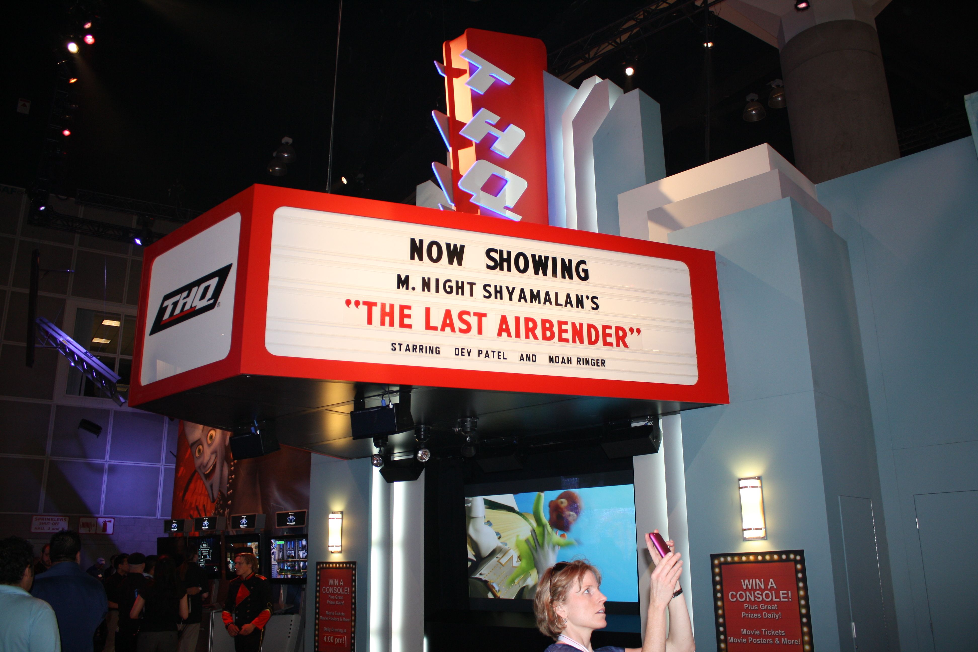 E3 2010 Images Booth Babes, TRON Controllers, and Nintendo, Sony, Xbox Booths