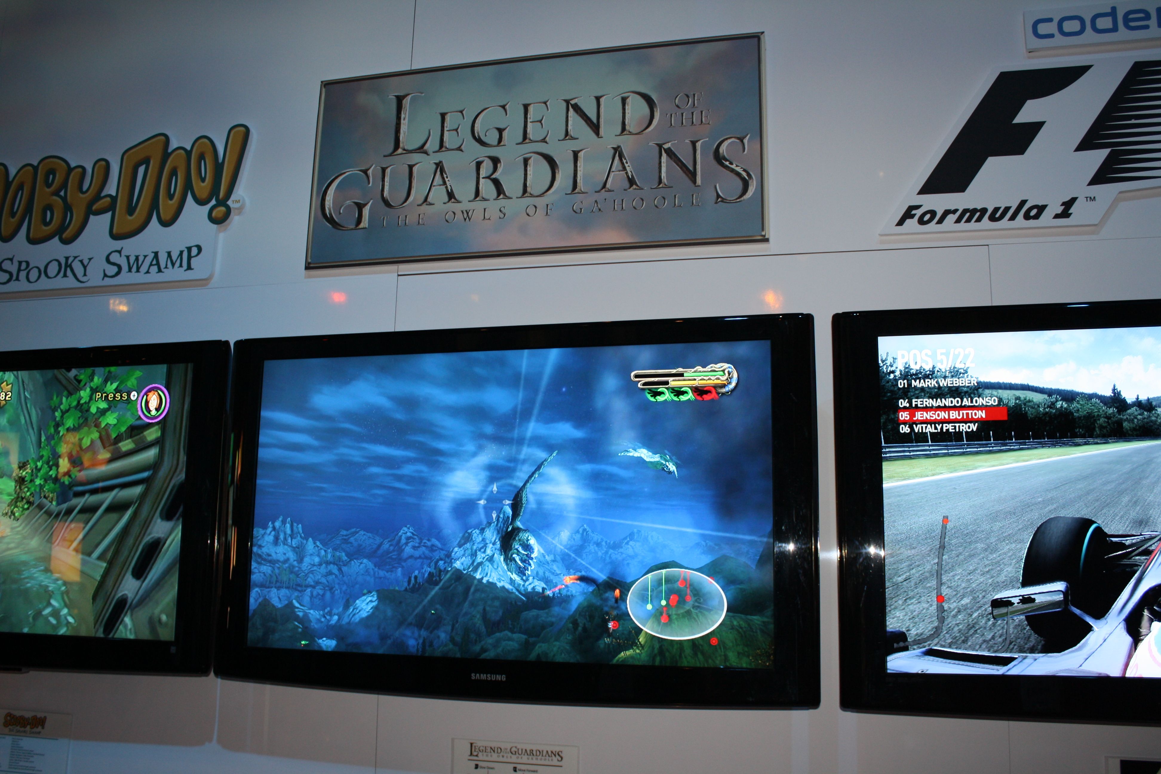 E3 2010 Images Booth Babes, TRON Controllers, and Nintendo, Sony, Xbox ...