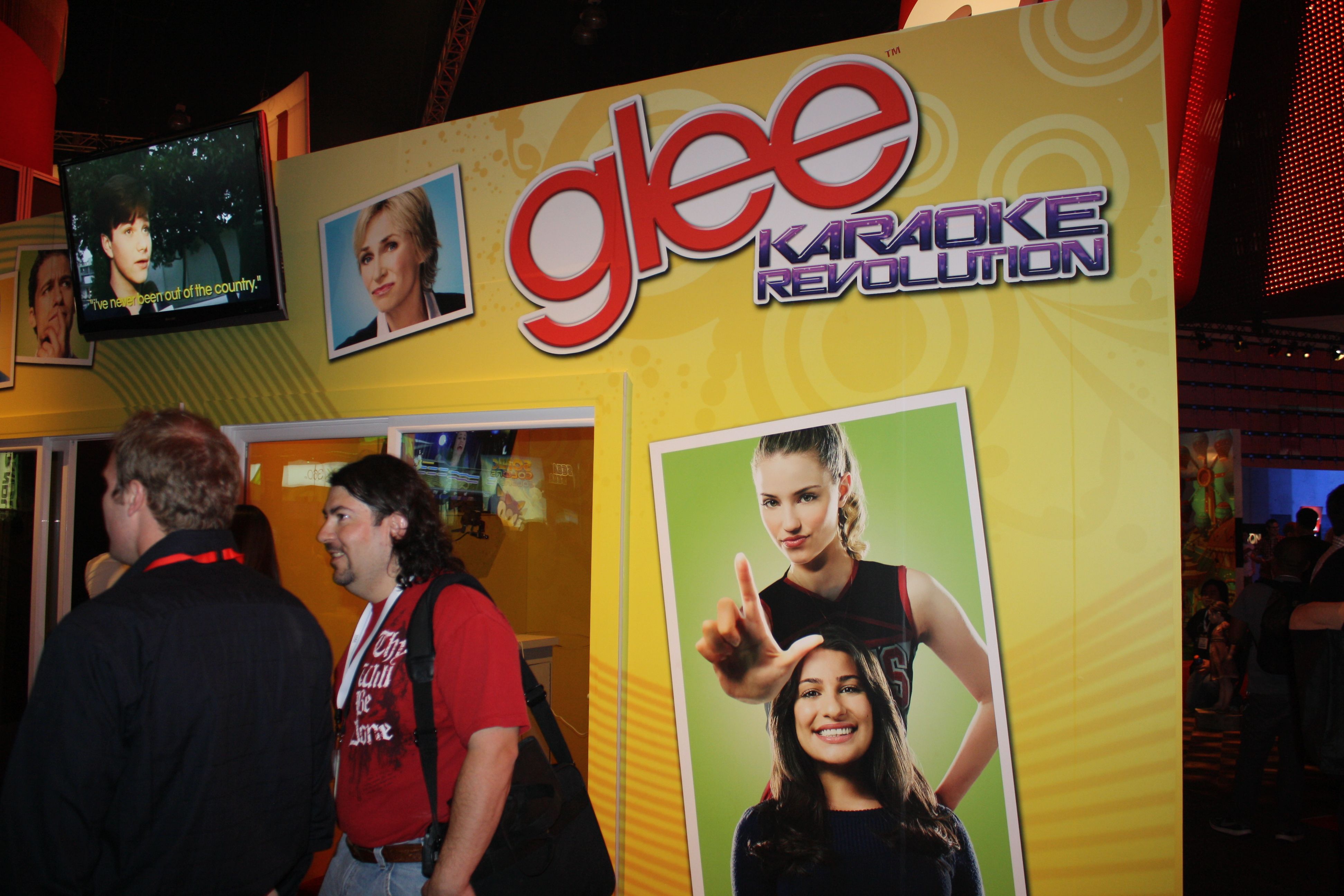 E3 2010 Images Booth Babes, TRON Controllers, and Nintendo, Sony, Xbox Booths