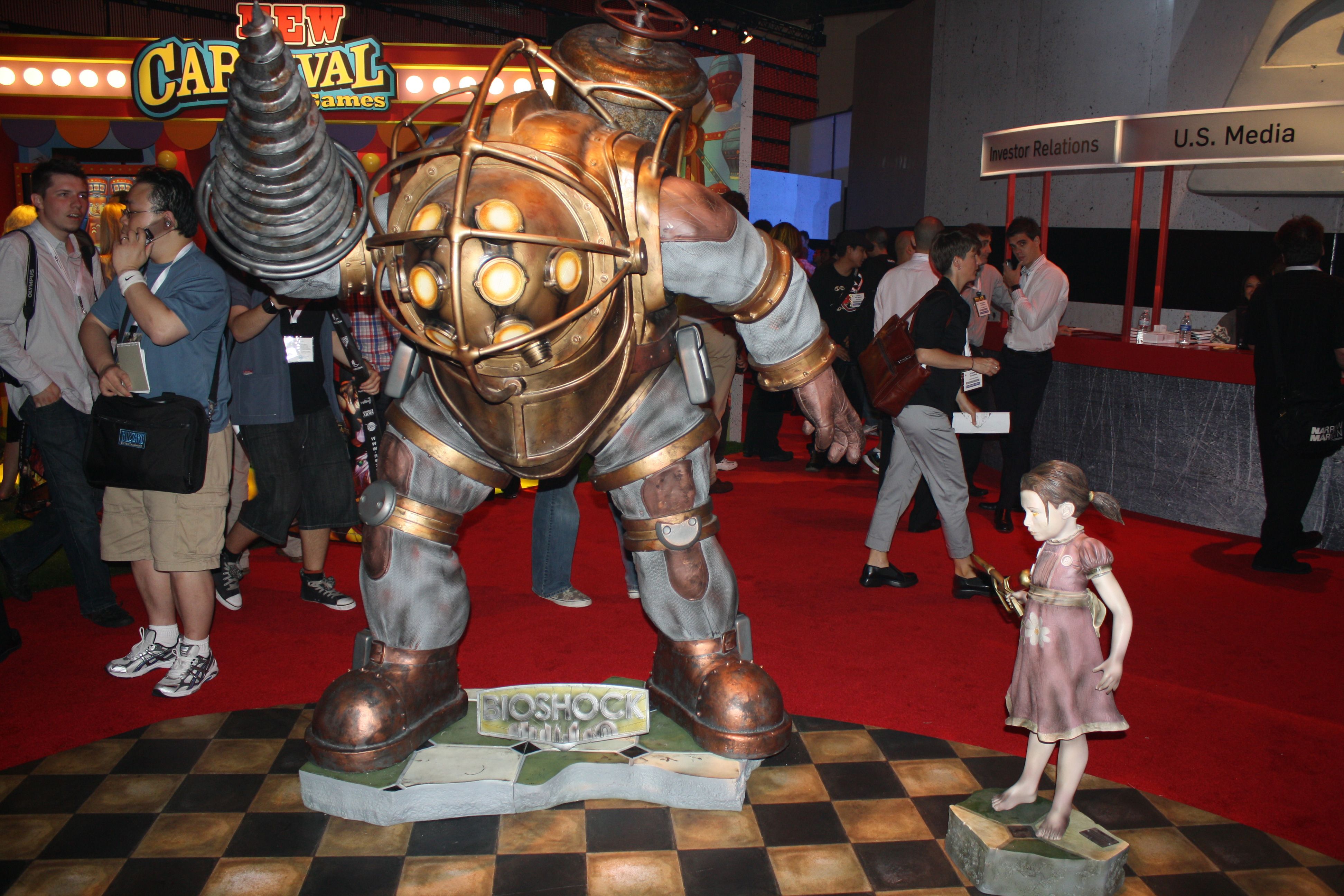 E3 2010 Images Booth Babes, TRON Controllers, and Nintendo, Sony, Xbox ...