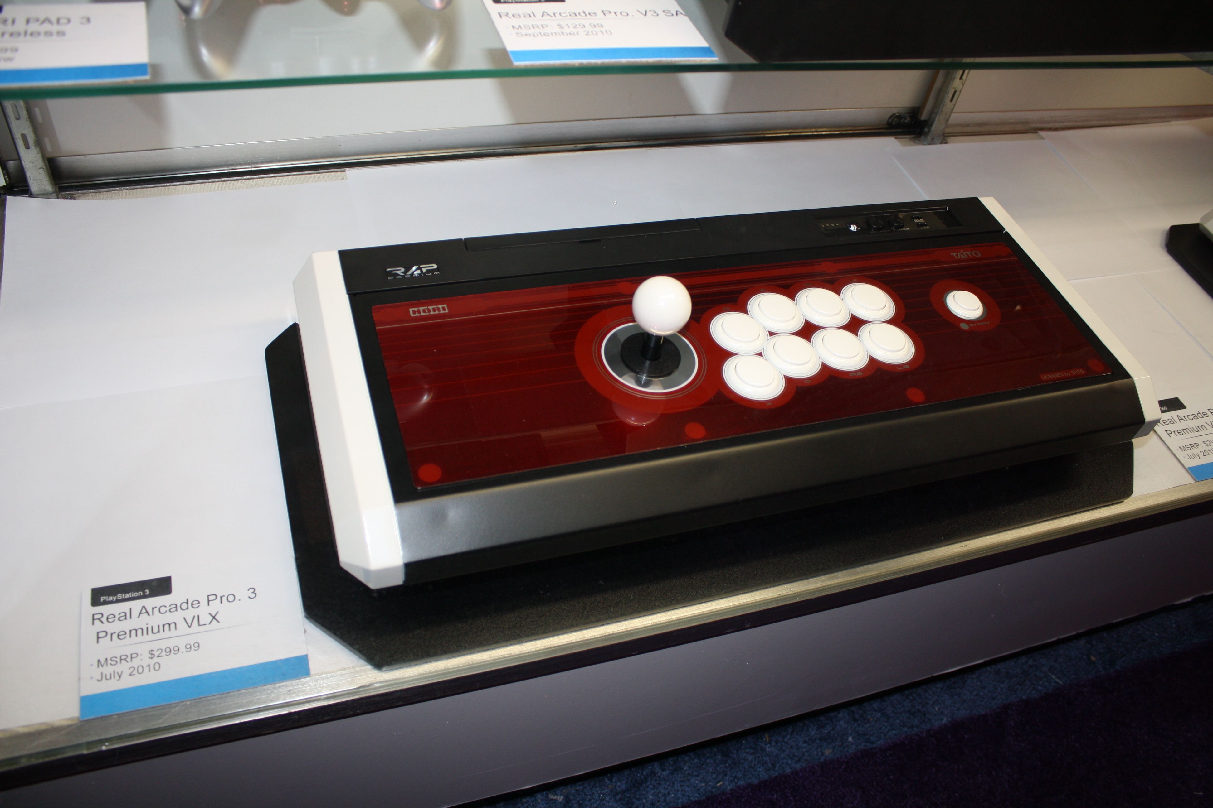 E3 2010 Images Booth Babes, TRON Controllers, and Nintendo, Sony, Xbox ...
