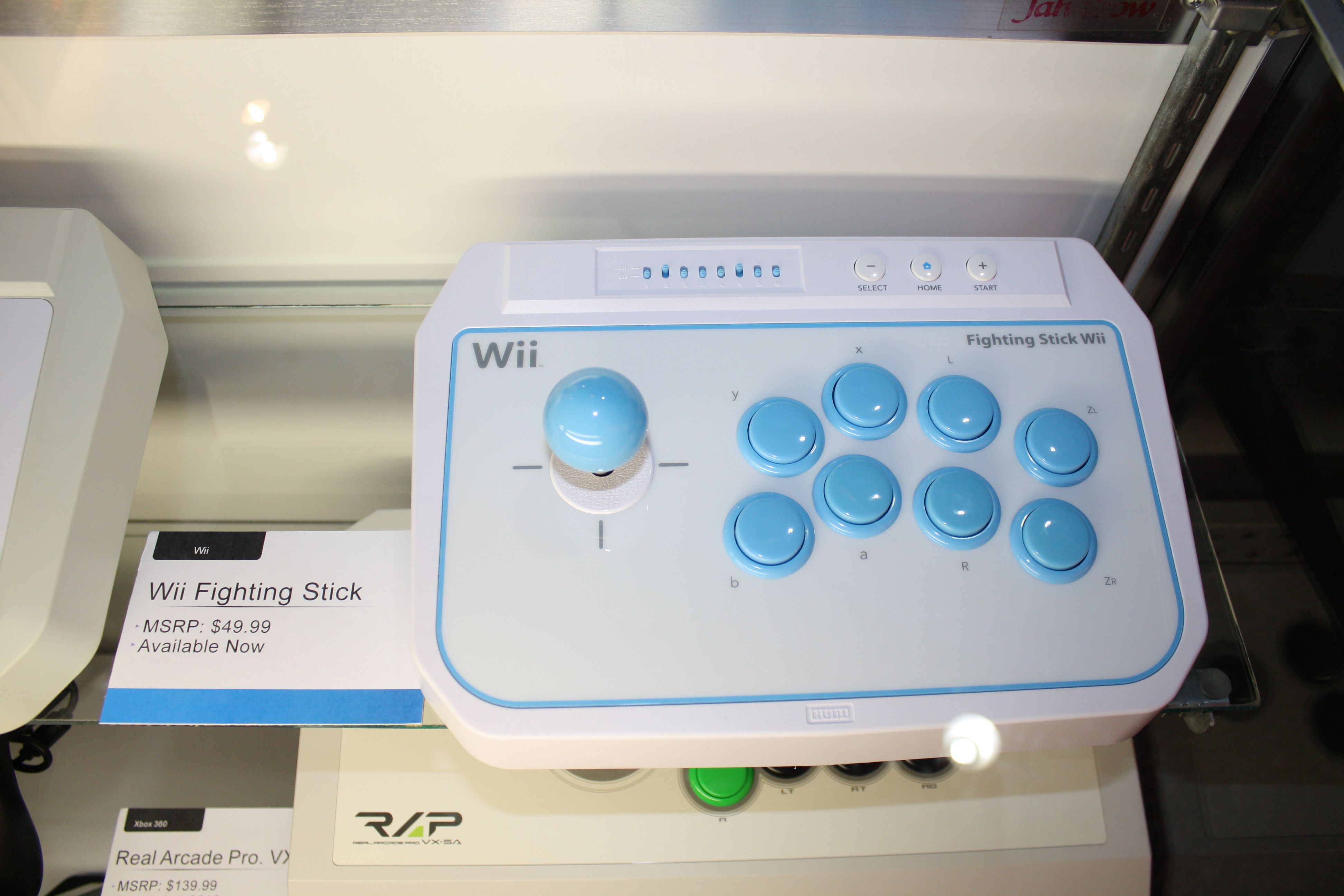 E3 2010 Images Booth Babes, TRON Controllers, and Nintendo, Sony, Xbox ...