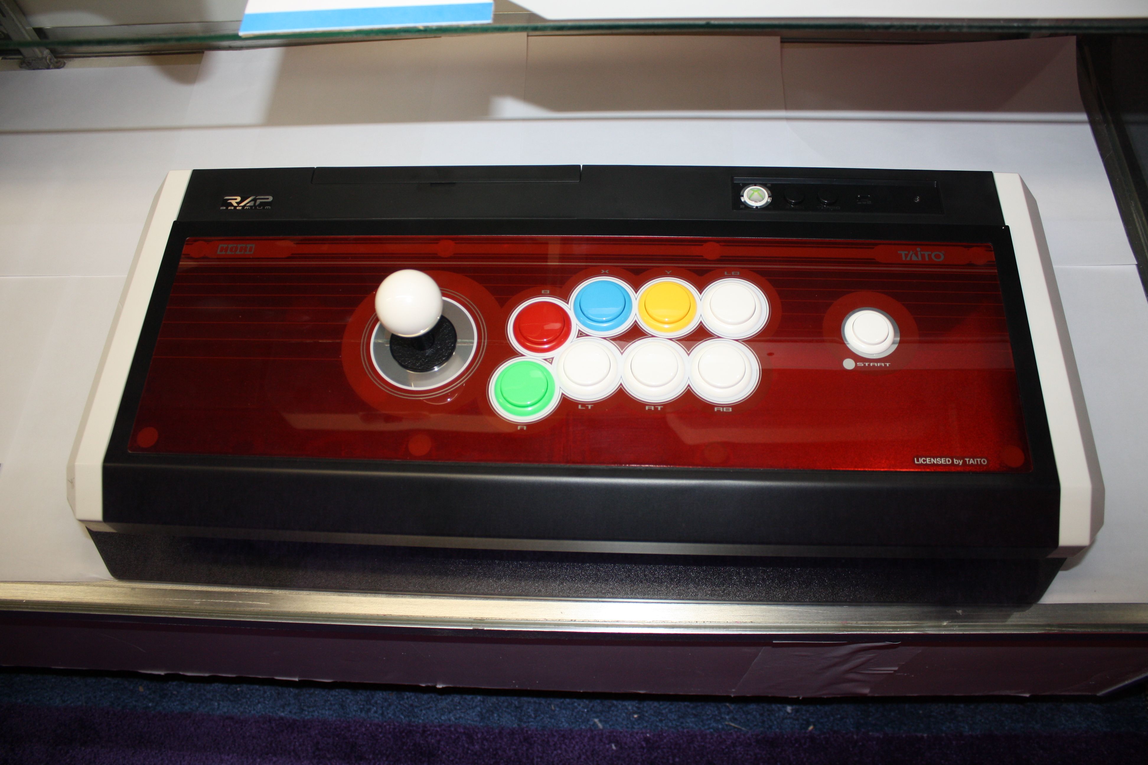 E3 2010 Images Booth Babes, TRON Controllers, and Nintendo, Sony, Xbox ...