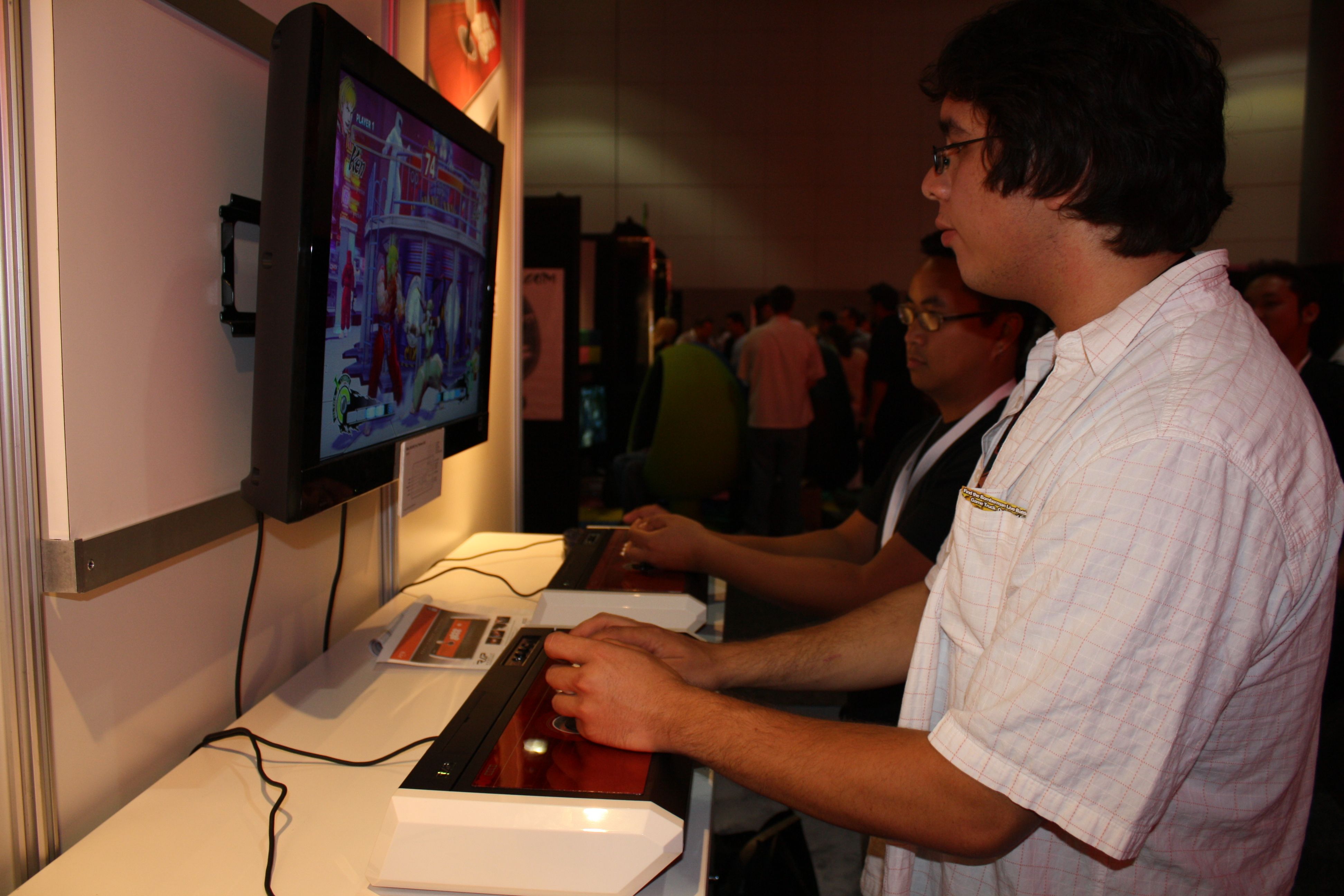 E3 2010 Images Booth Babes, TRON Controllers, and Nintendo, Sony, Xbox ...