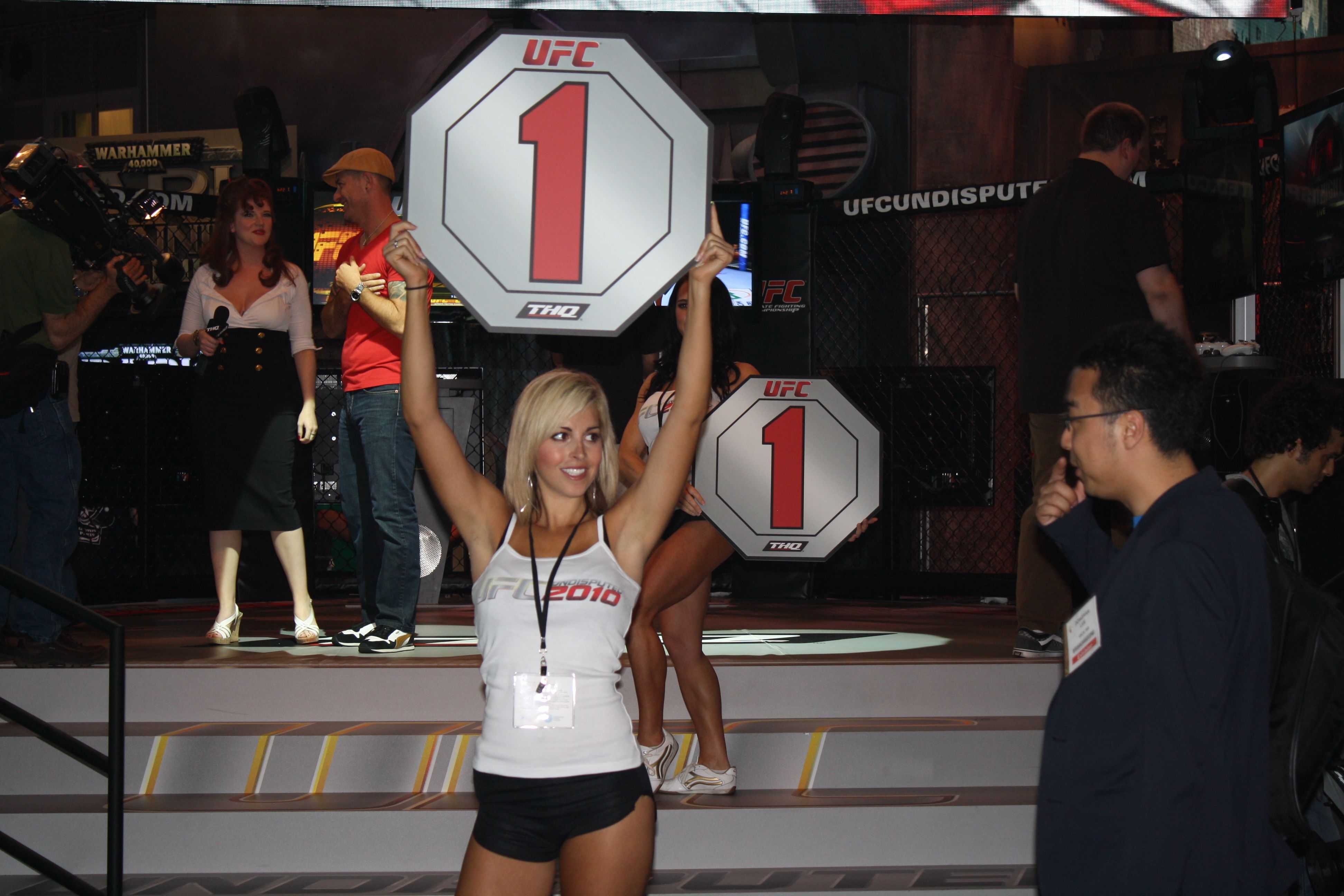 E3 2010 Images Booth Babes, TRON Controllers, and Nintendo, Sony, Xbox ...