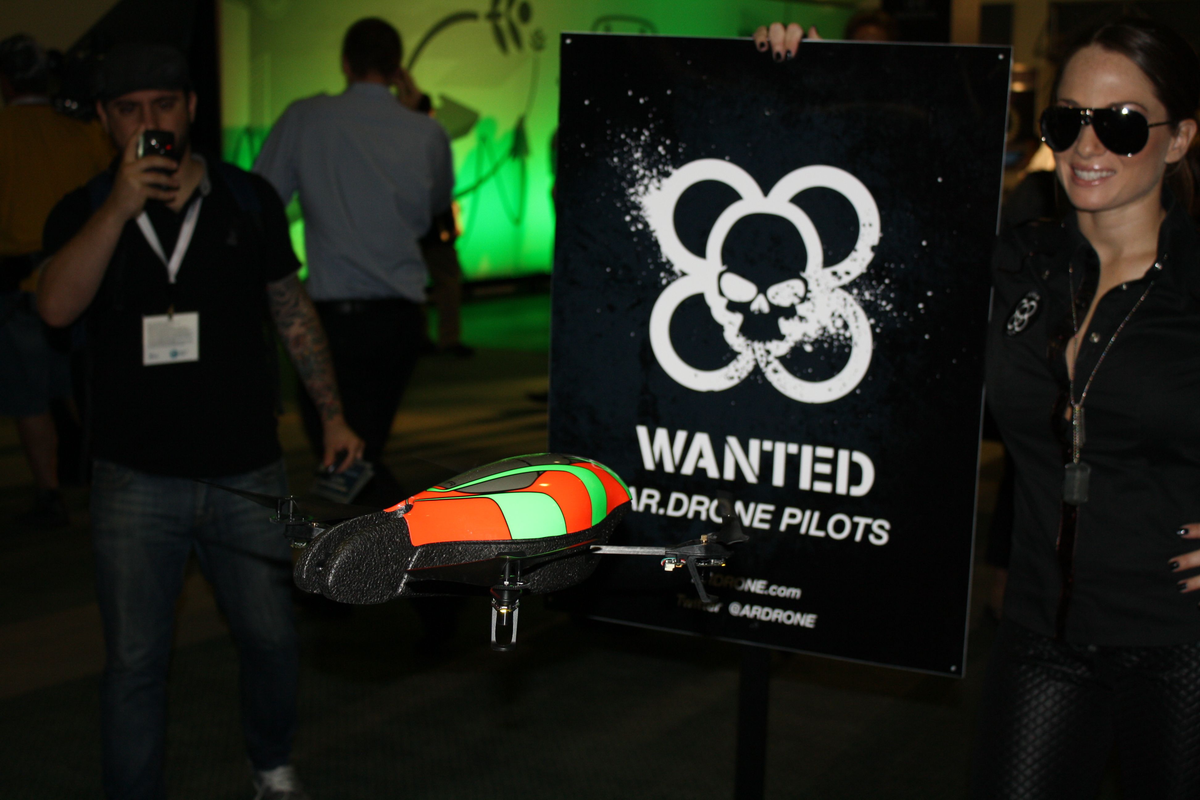 E3 2010 Images Booth Babes, TRON Controllers, and Nintendo, Sony, Xbox ...